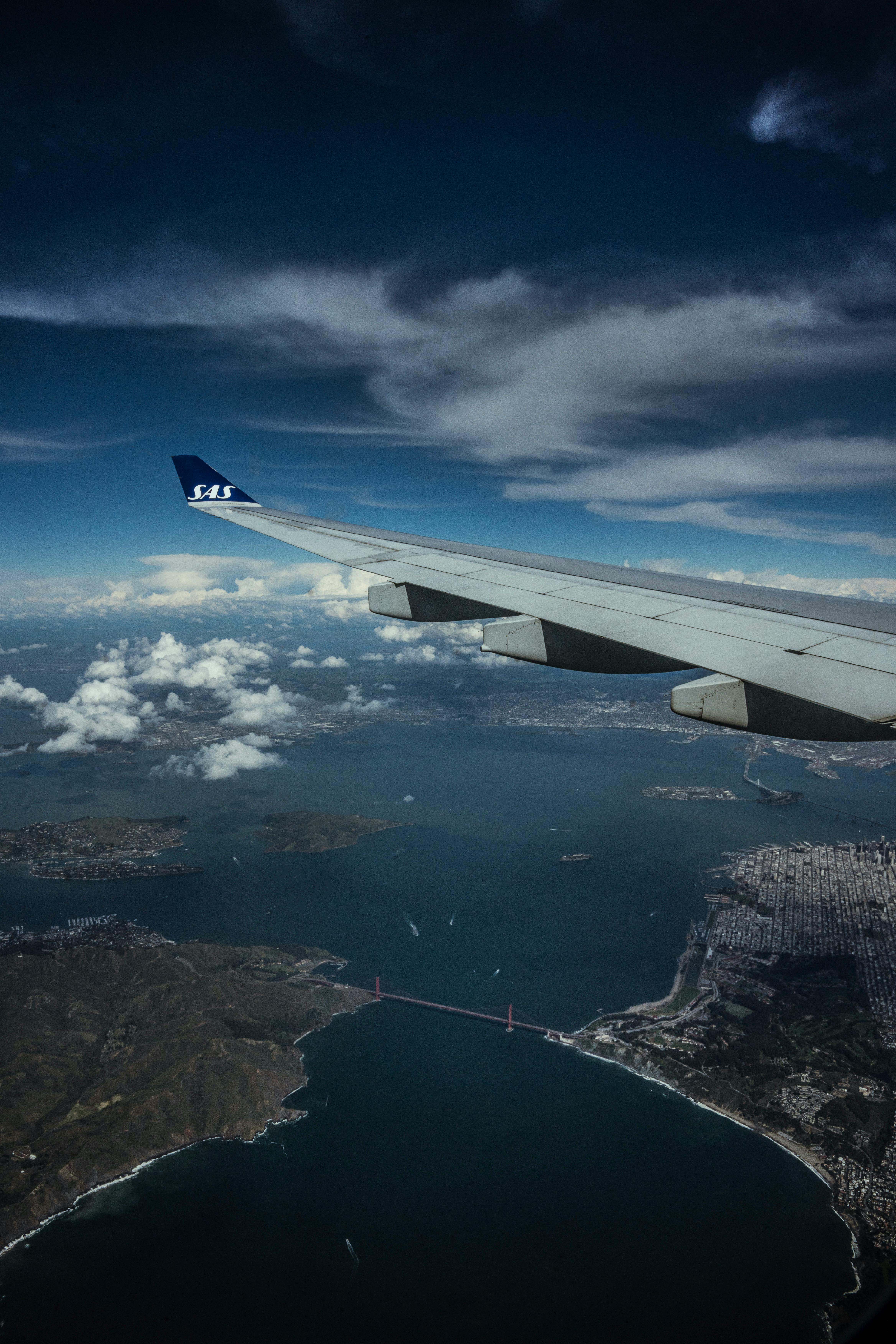 Airplane Flying over San Francisco Bay in California · Free Stock Photo