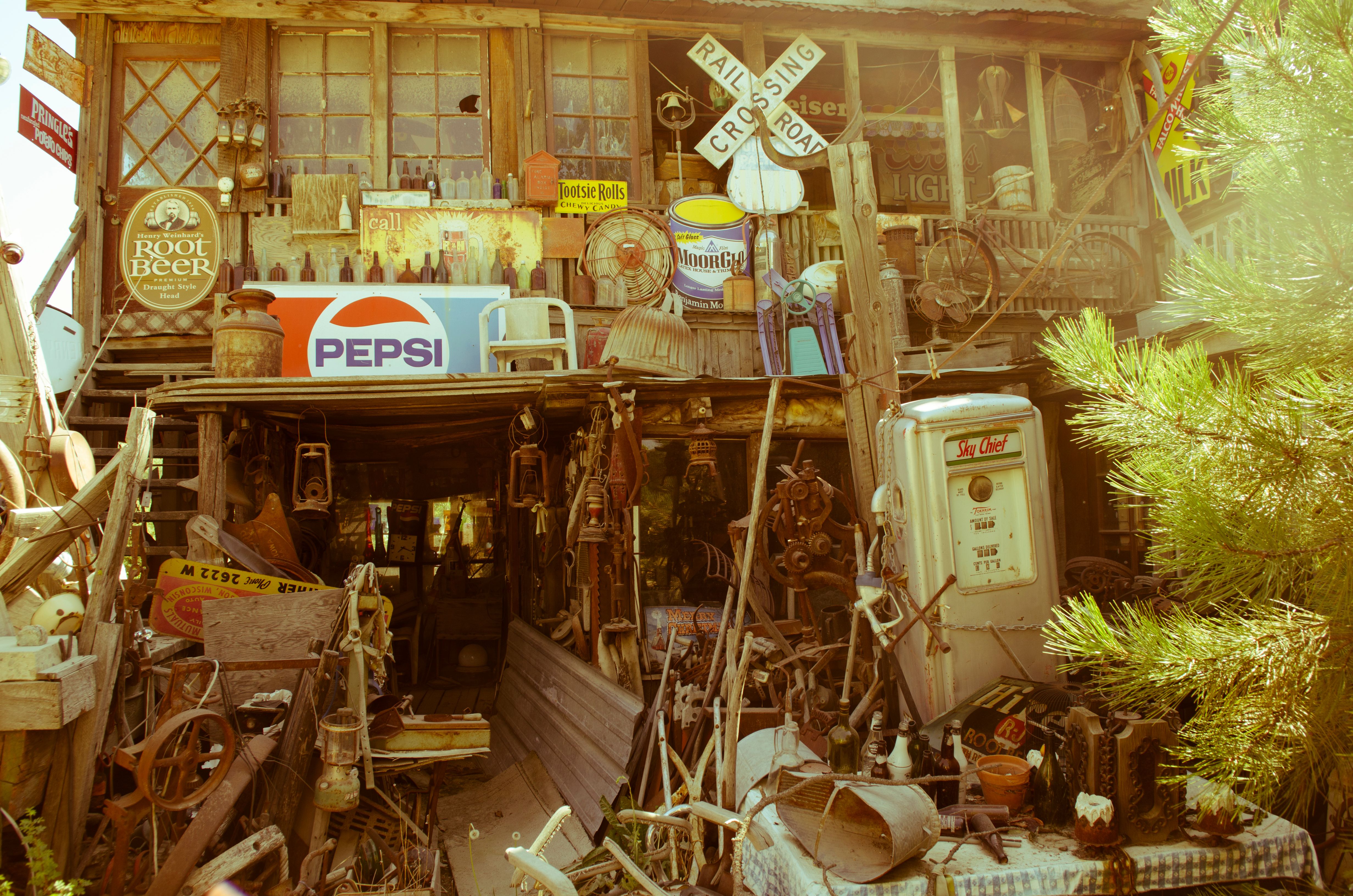 A junk shop with many items in it · Free Stock Photo