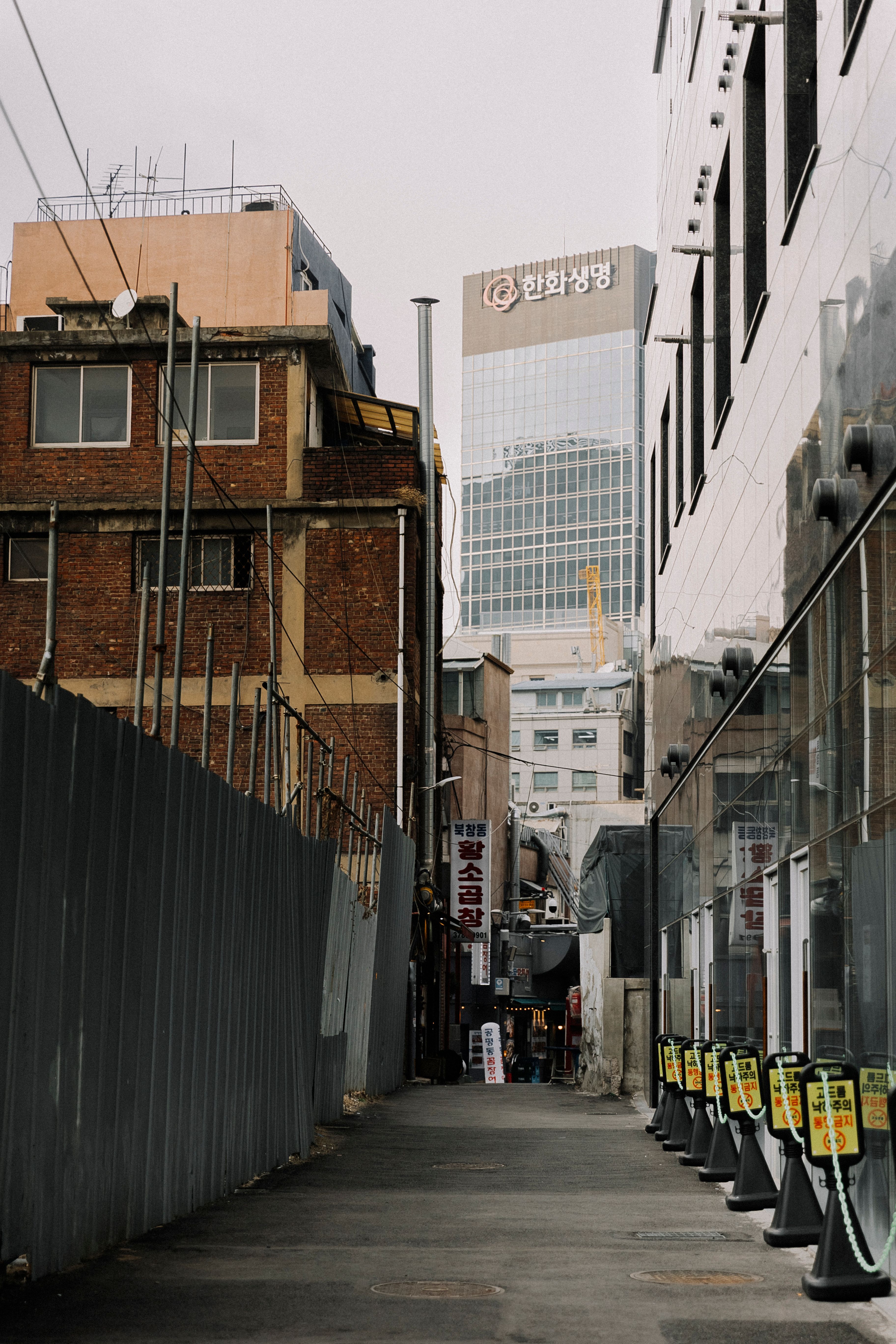 View of a an Alley between Buildings in a City · Free Stock Photo