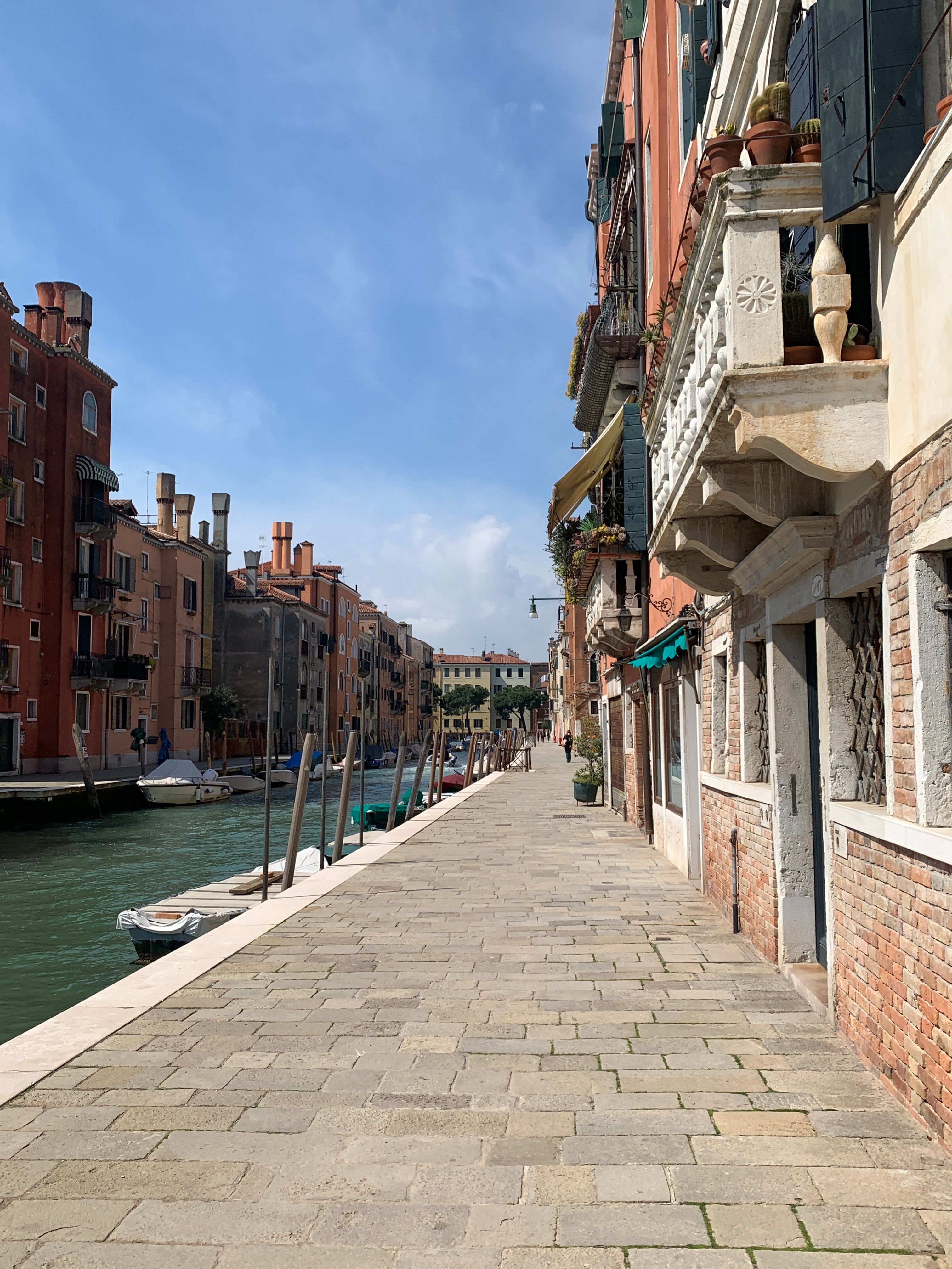 Sidewalk near Canal in Venice in Italy · Free Stock Photo