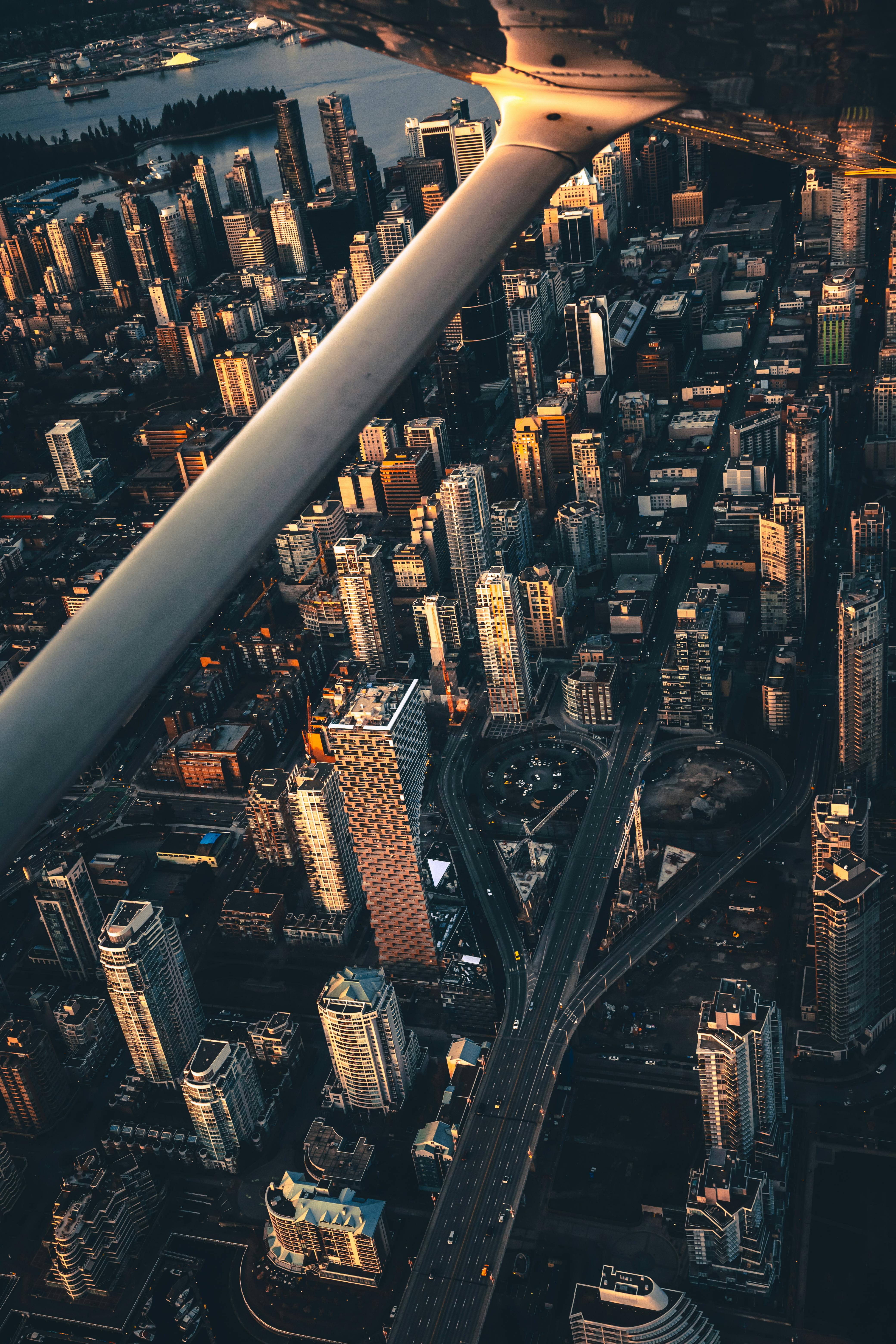 Vogelperspectief Van Weg En Gebouwen · gratis stockfoto