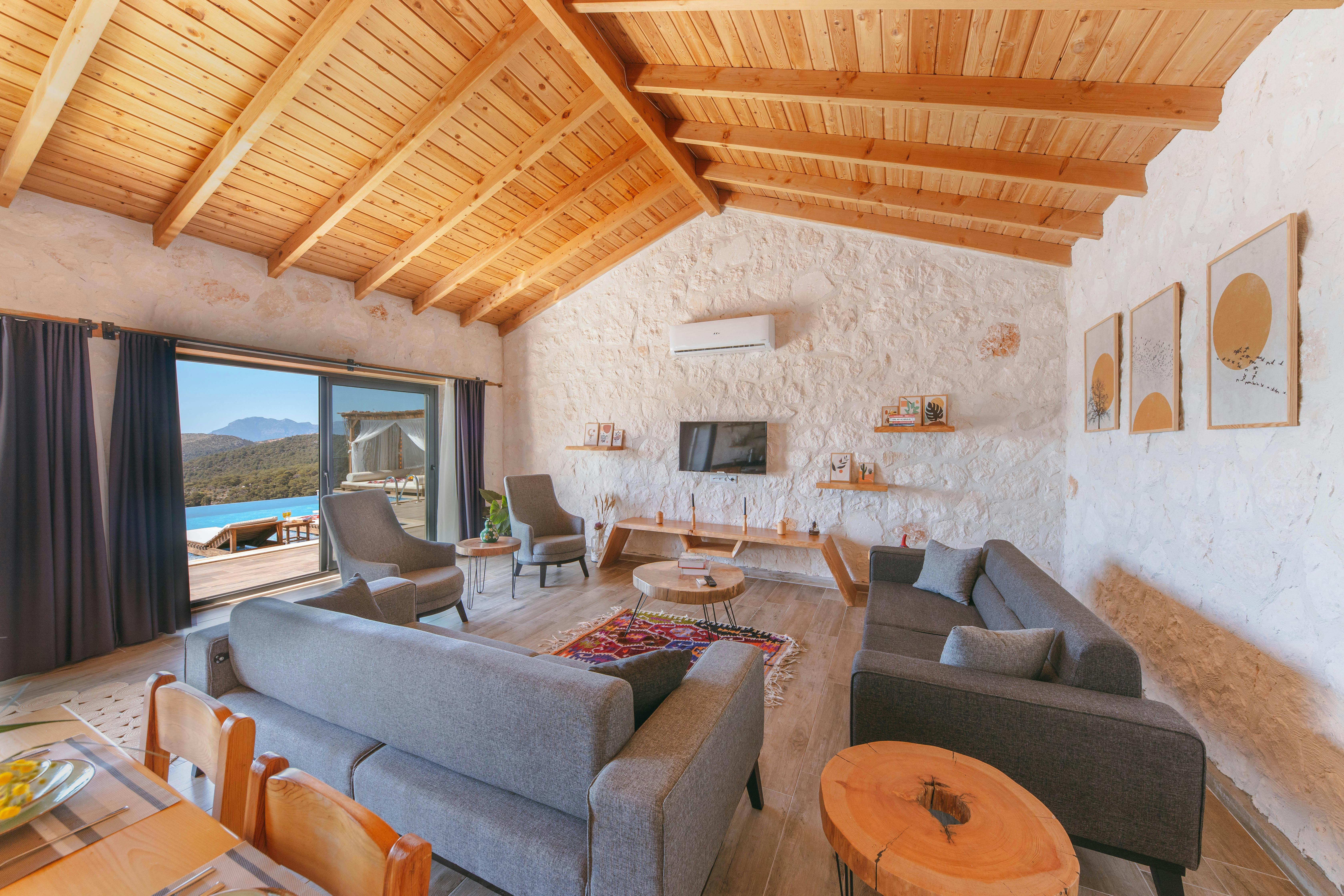 Interior Design of Living Room with Traditional Upholstered Furniture ...