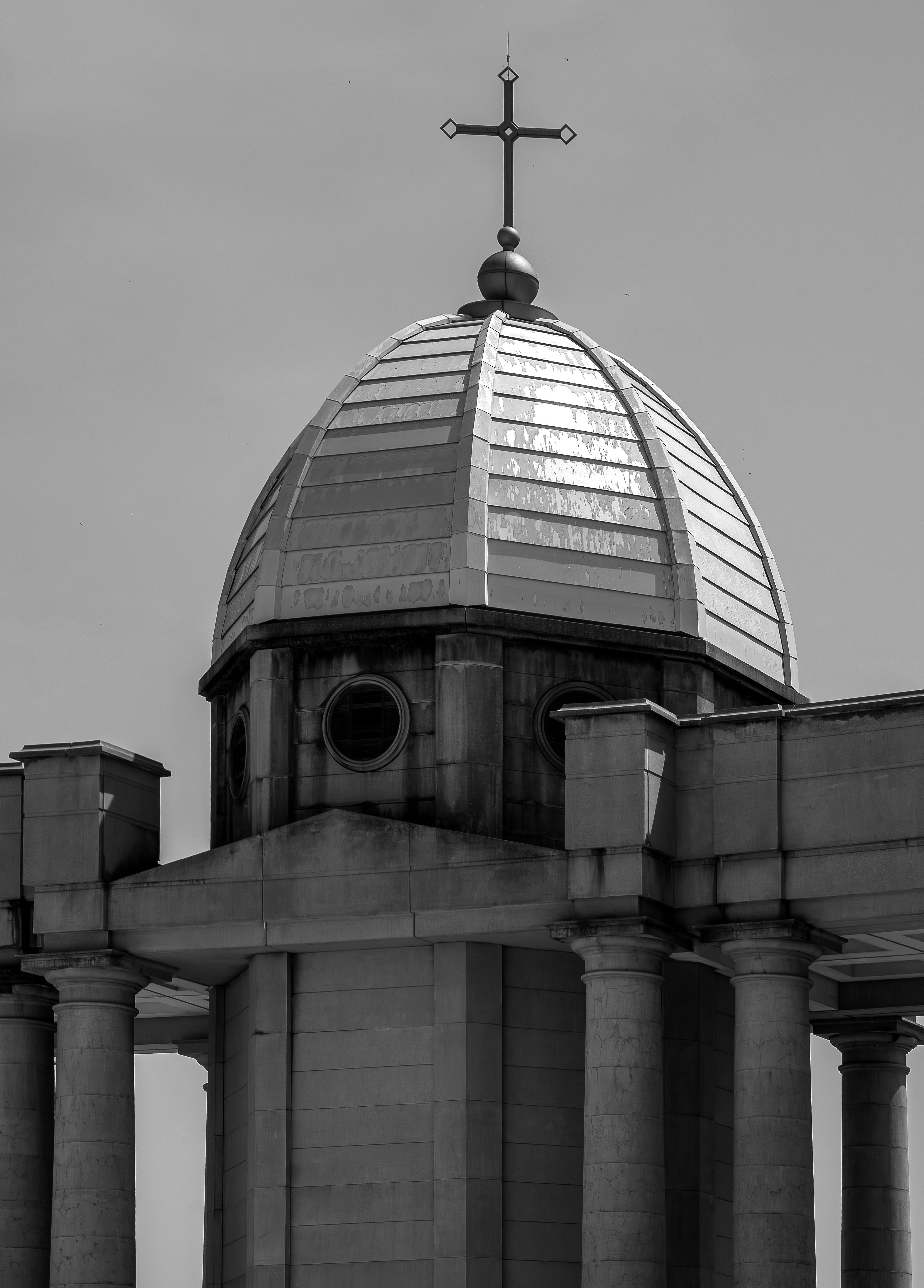 Black and White Photography of a Catholic Church · Free Stock Photo