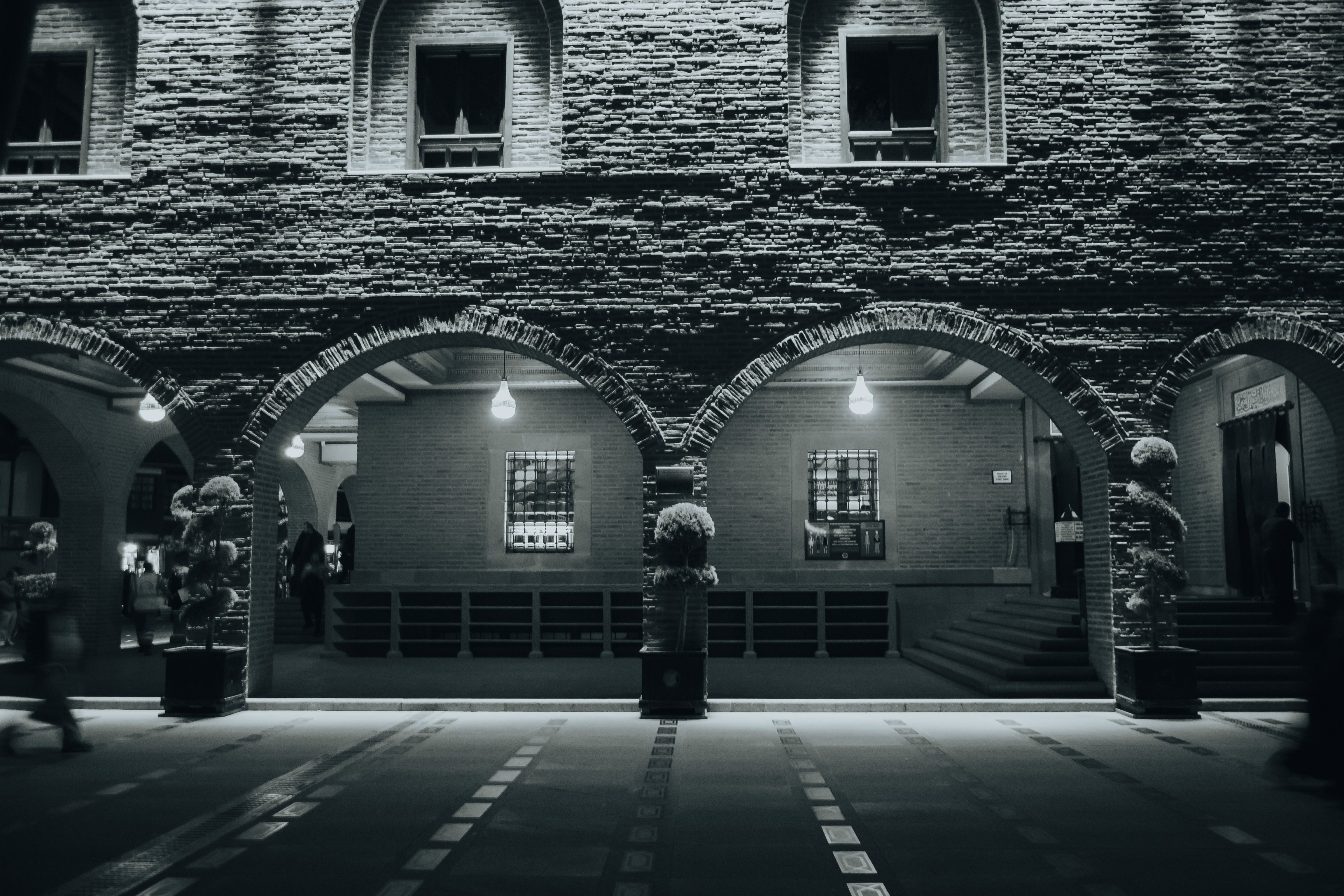 Walkway under Arches · Free Stock Photo