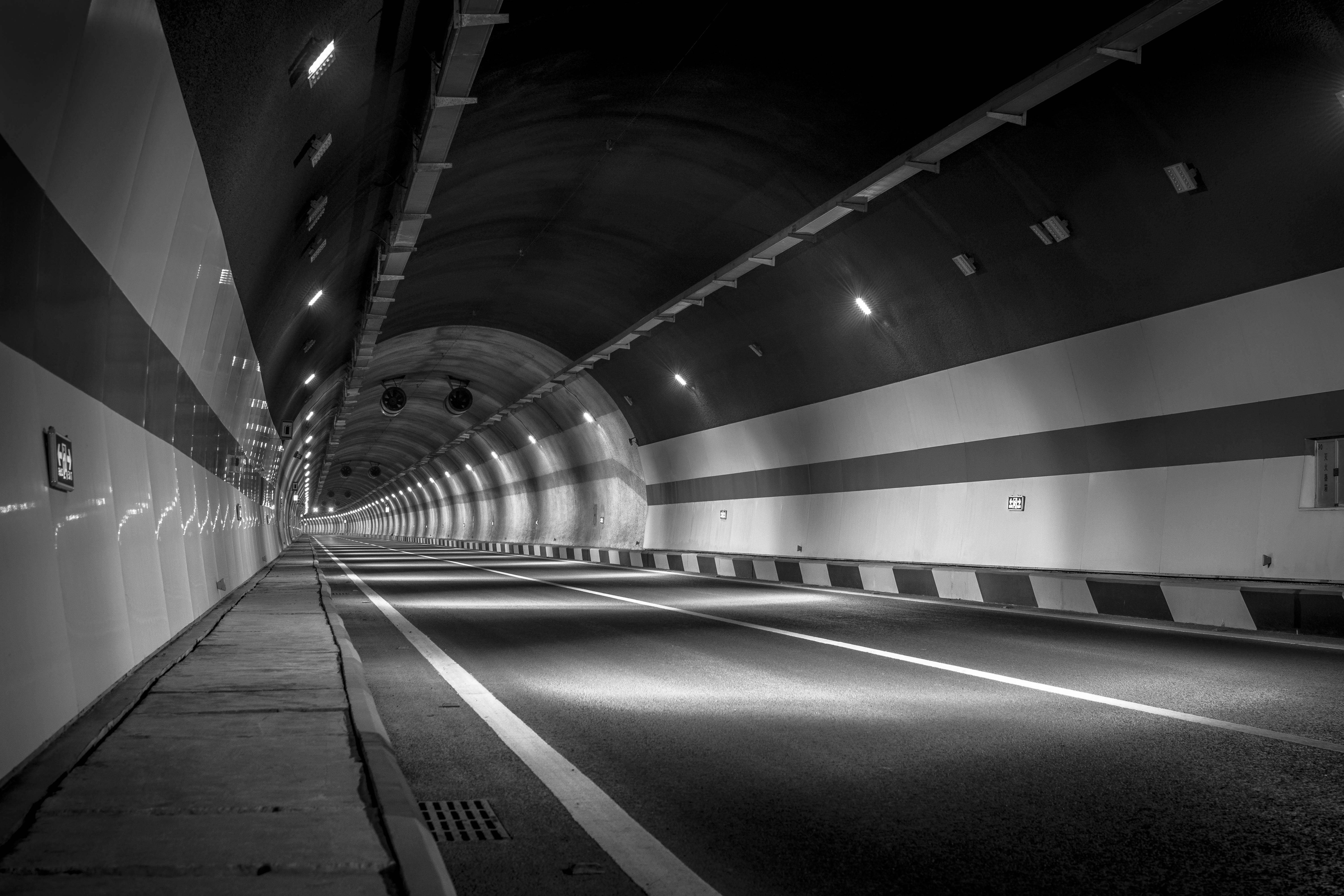 100+ Amazing Tunnel Photos · Pexels · Free Stock Photos