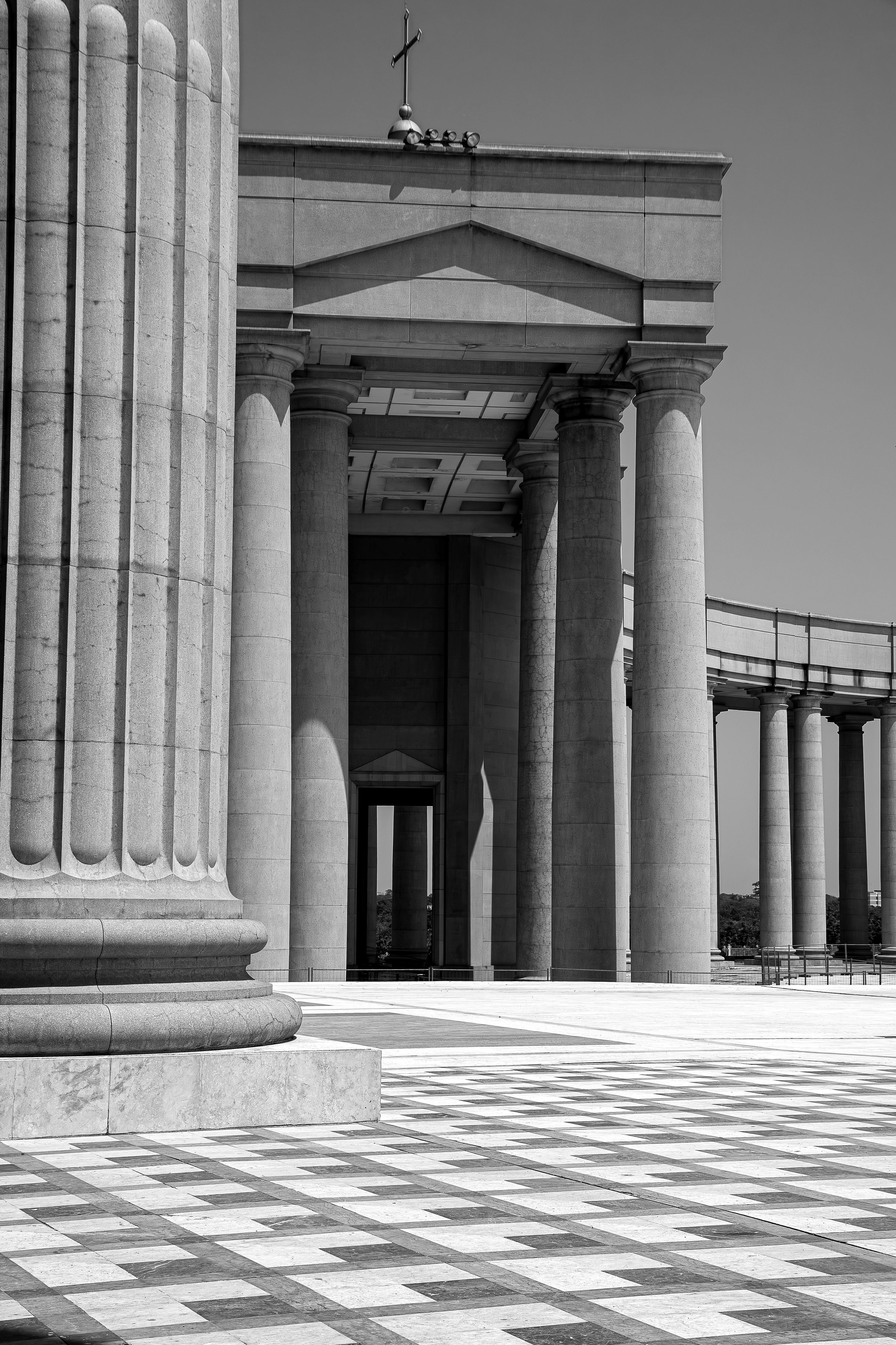 Grey Concrete Columns · Free Stock Photo
