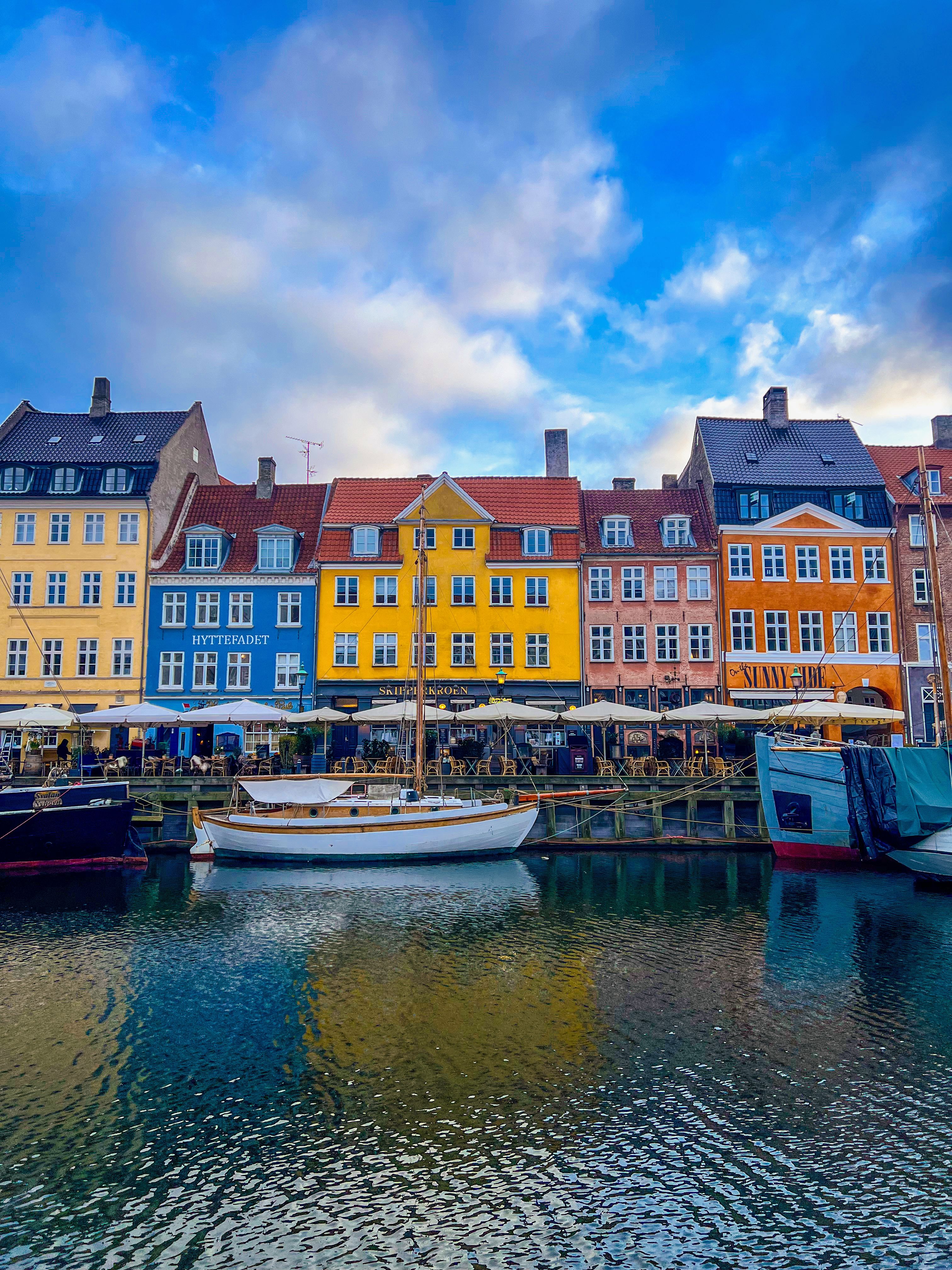 Body of Water and Town · Free Stock Photo