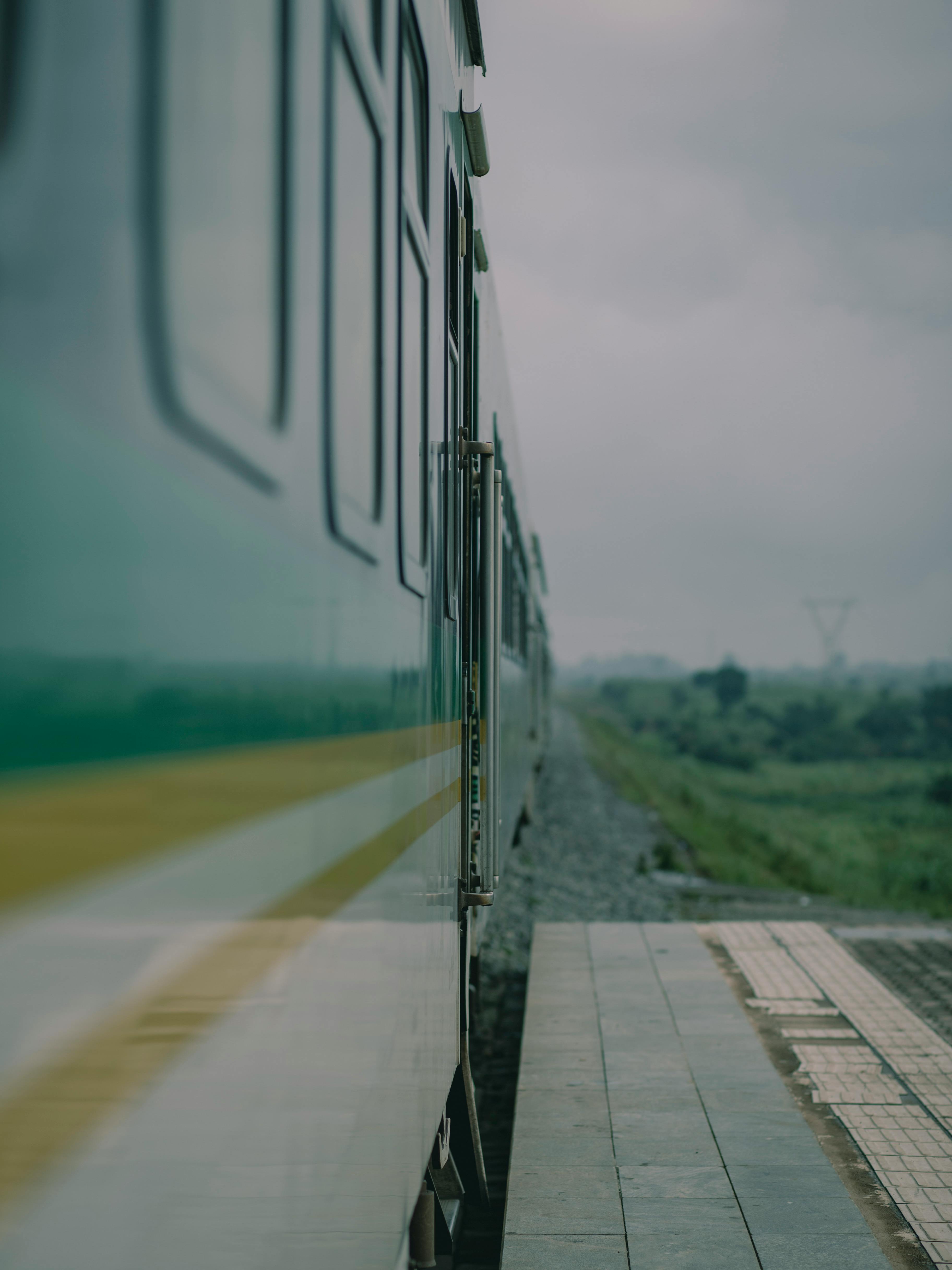 Train and Platform · Free Stock Photo