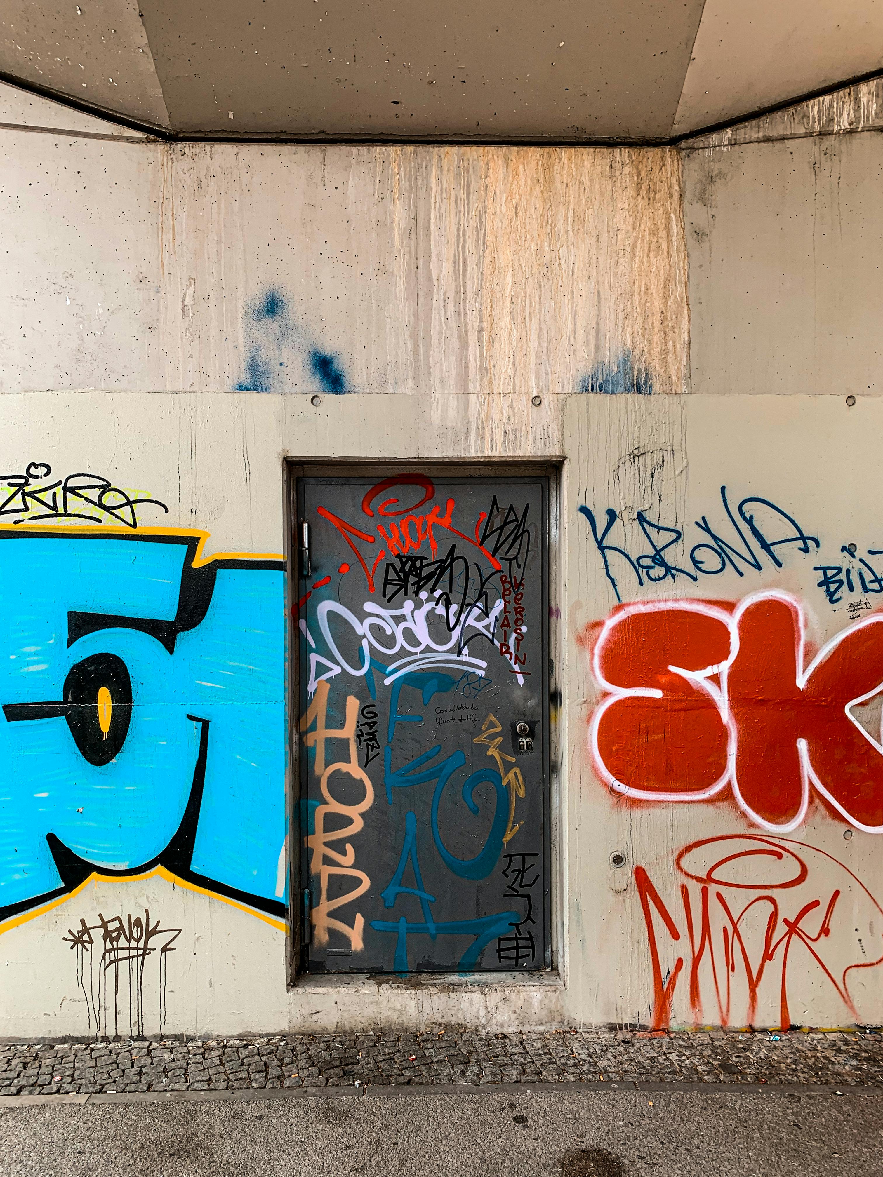 Graffiti Wall With Scaffolding · Free Stock Photo