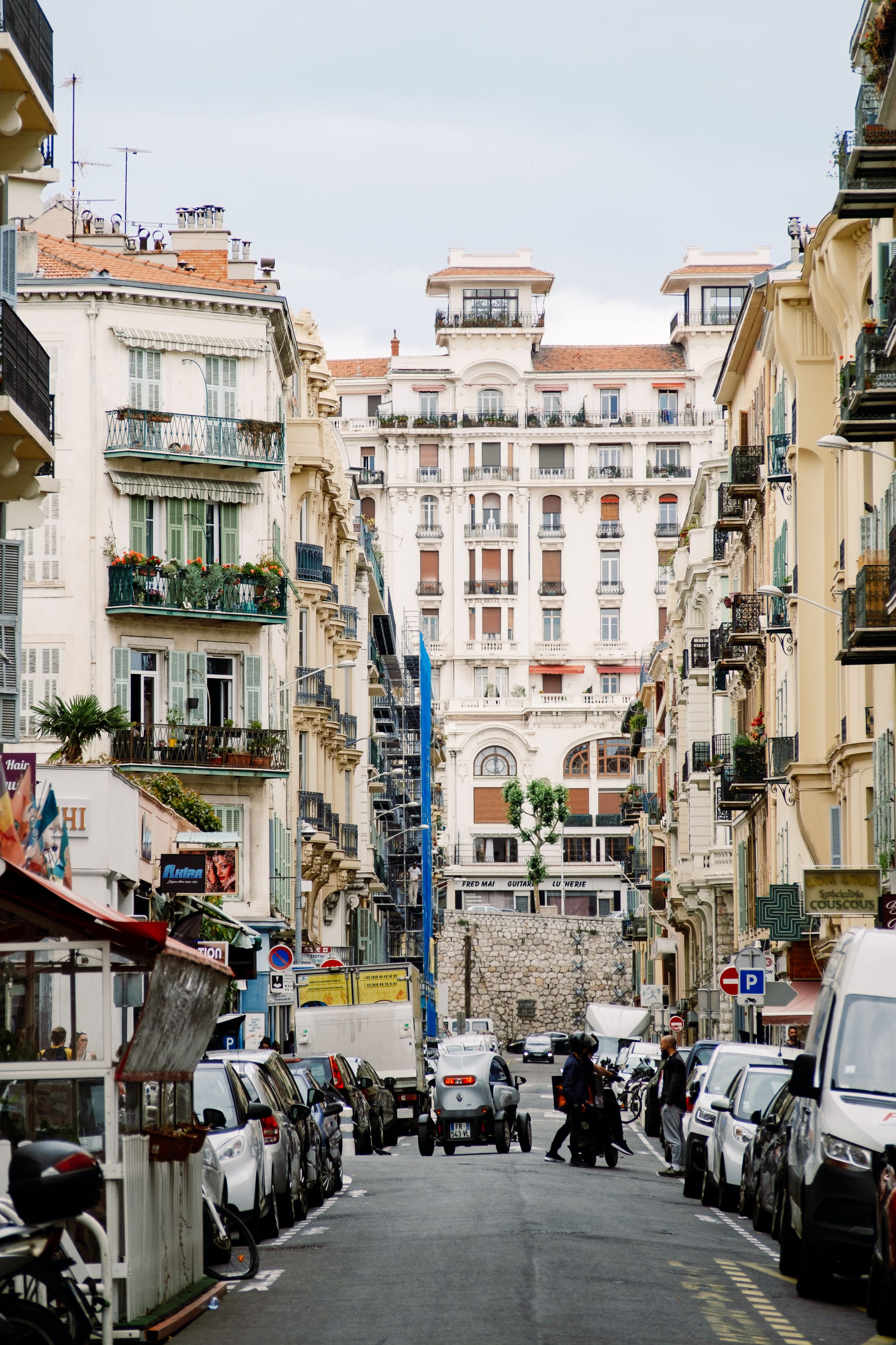 View of a Street and Apartment Buildings in Nice, France · Free Stock Photo