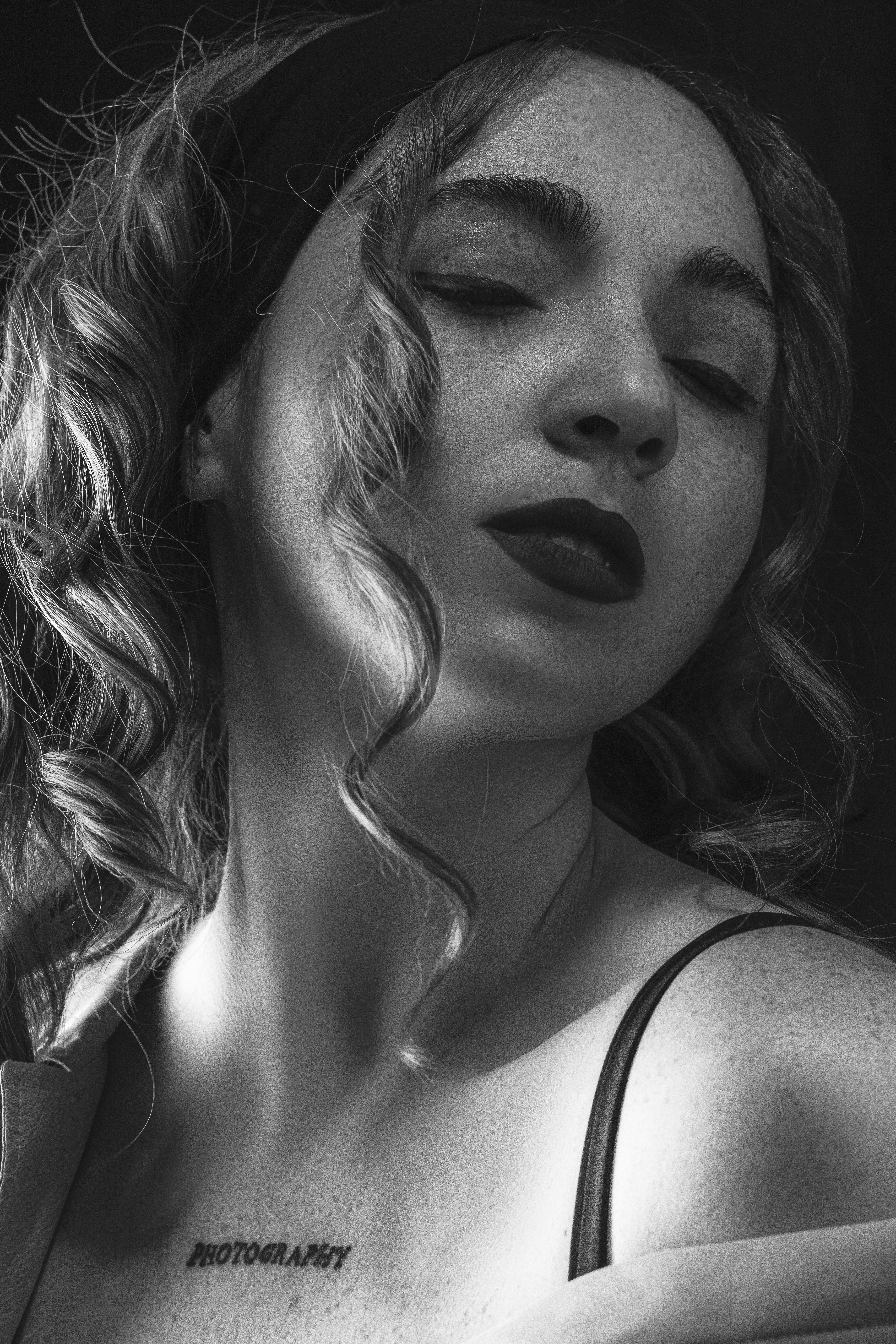 Foto de stock gratuita sobre fotos en blanco y negro, joven, mujer ...