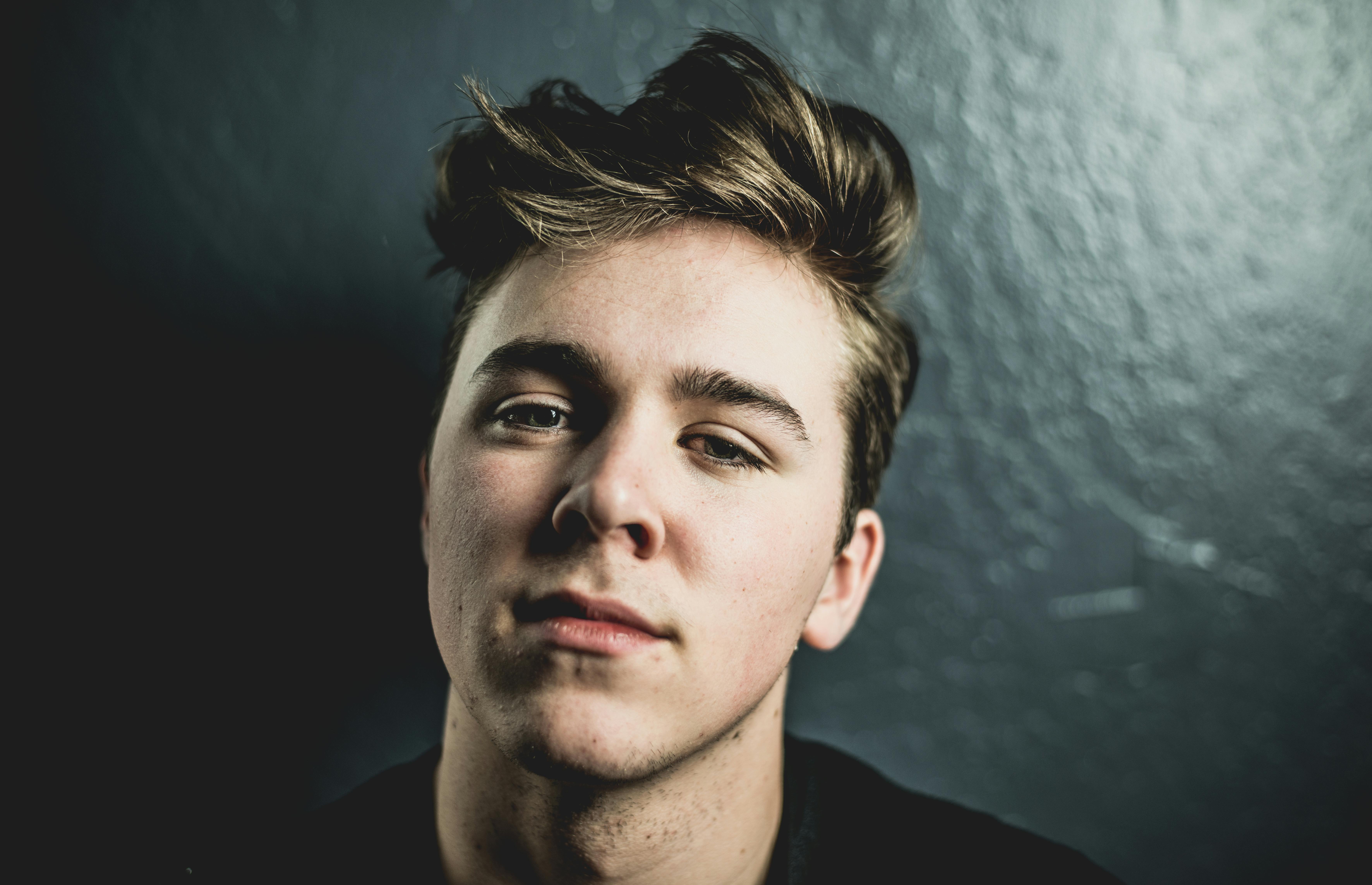 Man Leaning On Wall · Free Stock Photo