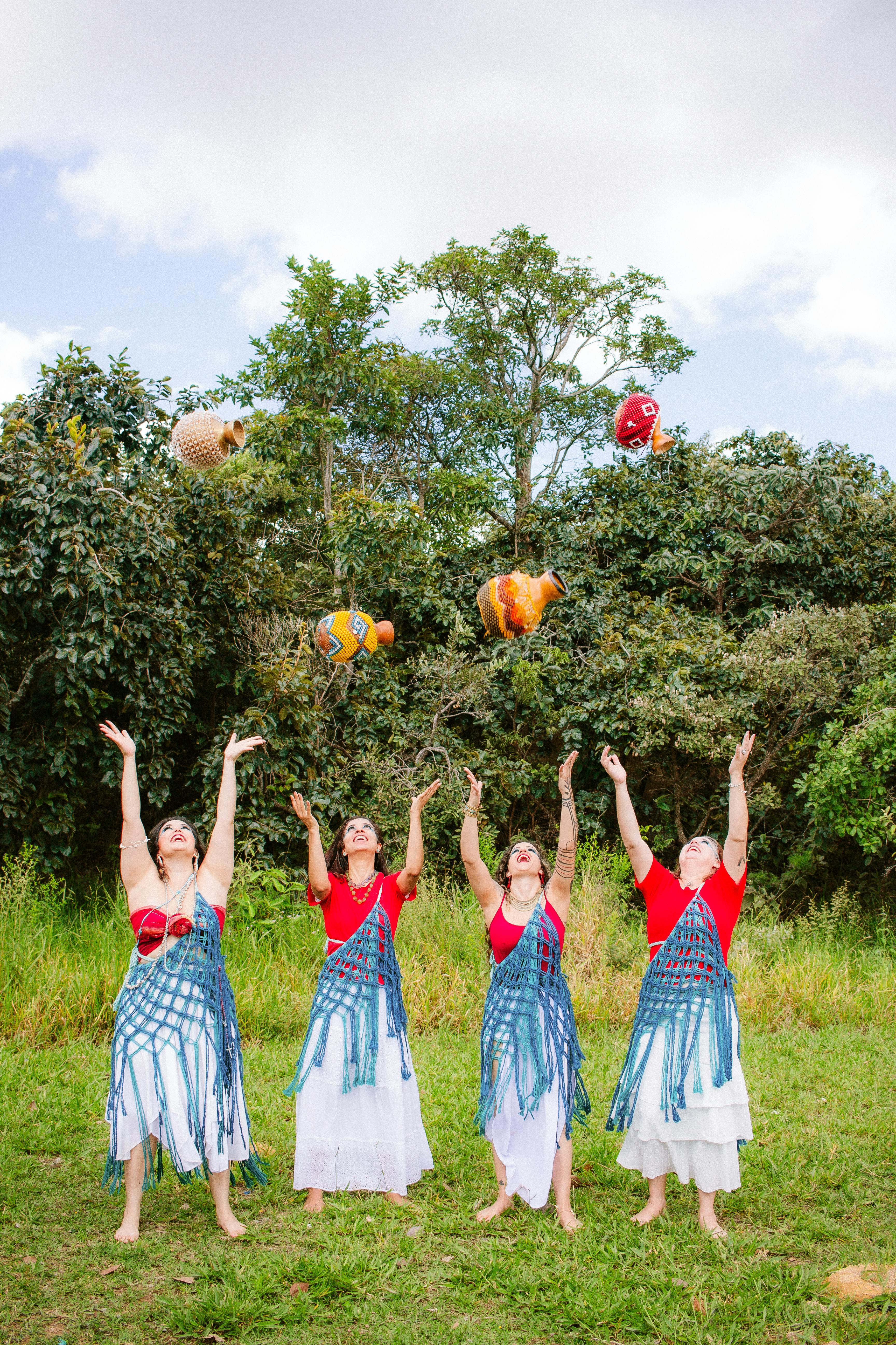 Women with Straw Boxes · Free Stock Photo