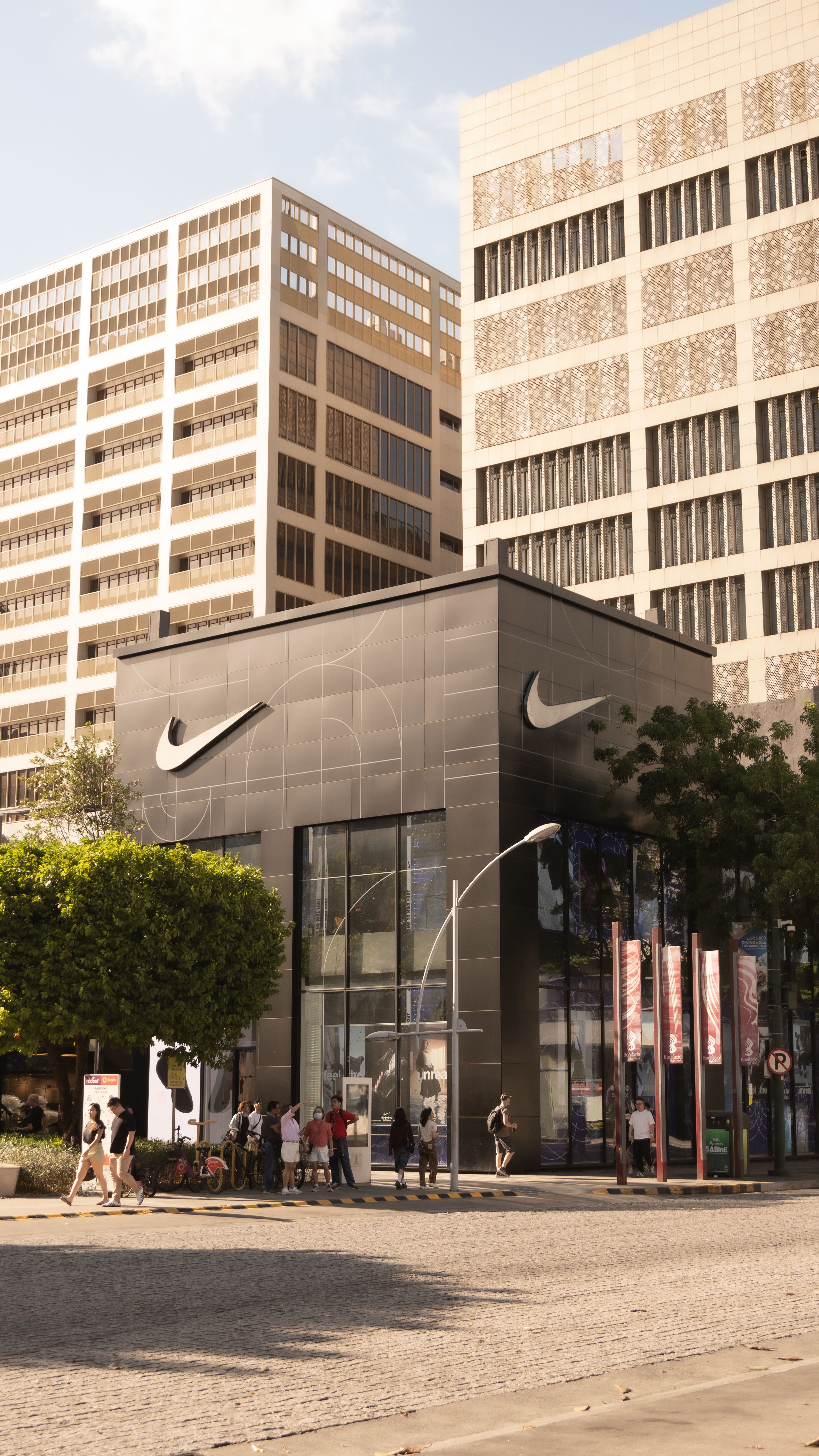 Customers At Nike Photos, Download The BEST Free Customers At Nike ...