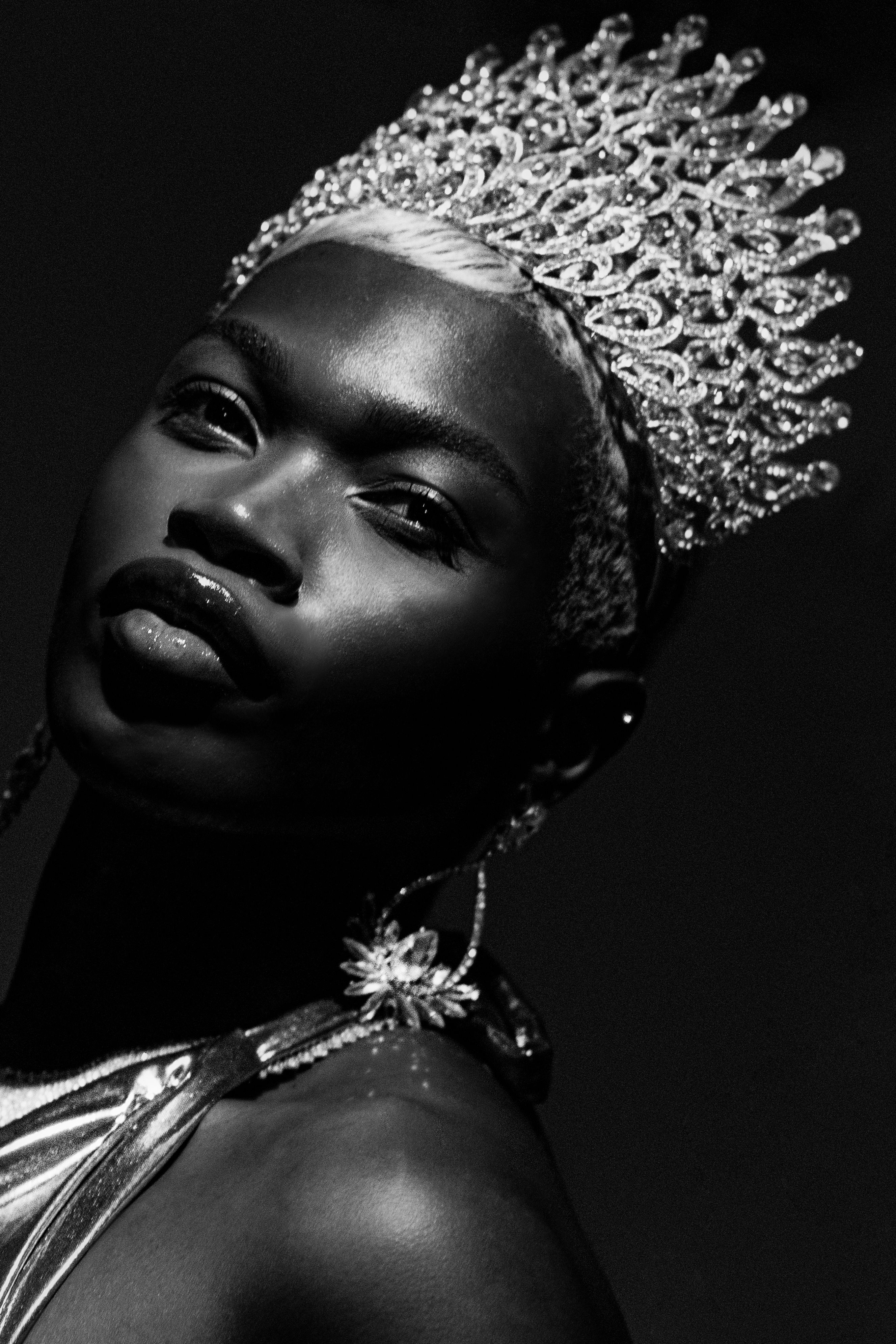 Beautiful Woman in a Crown in Black and White Filter · Free Stock Photo