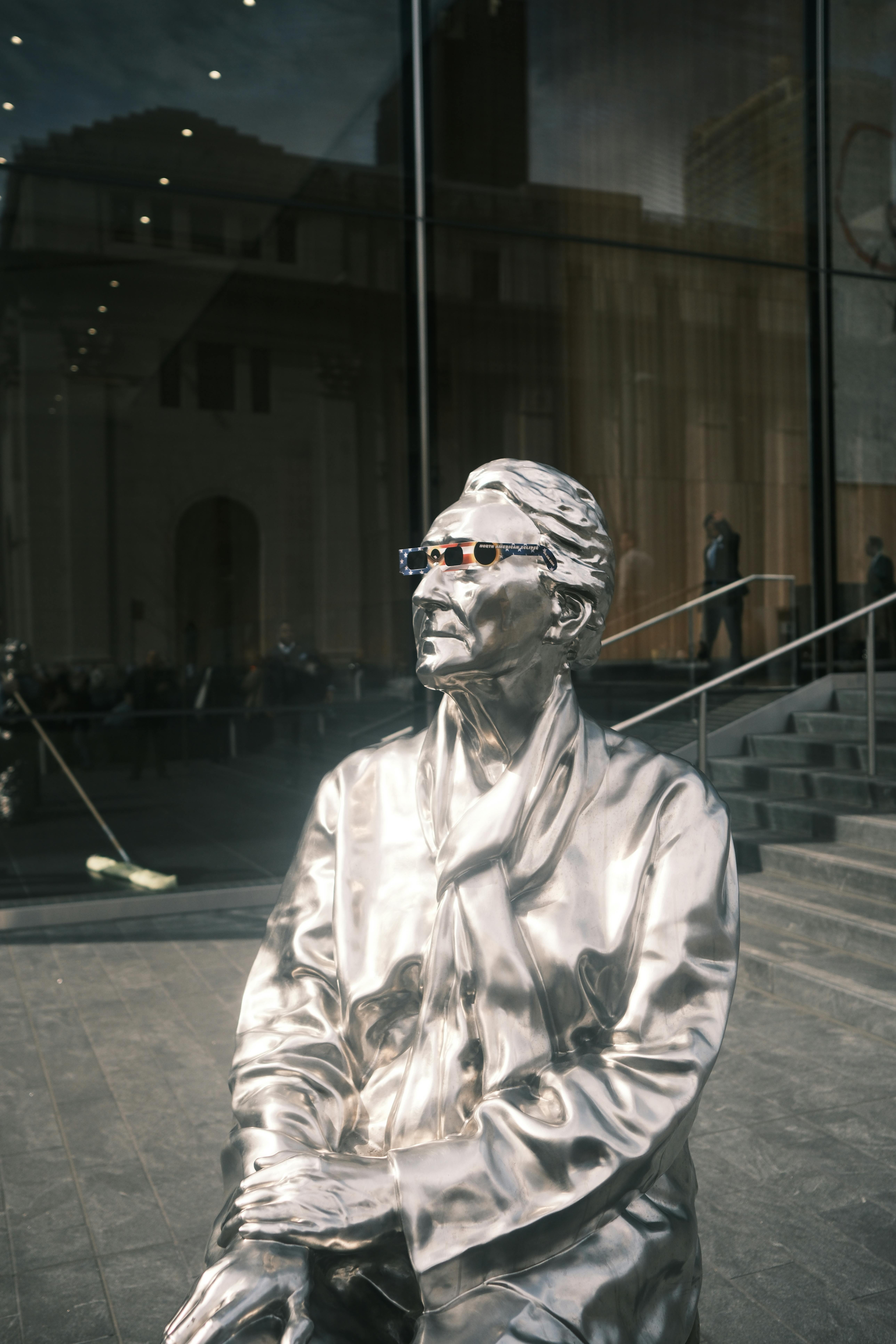 Eyeglasses on Man Statue · Free Stock Photo