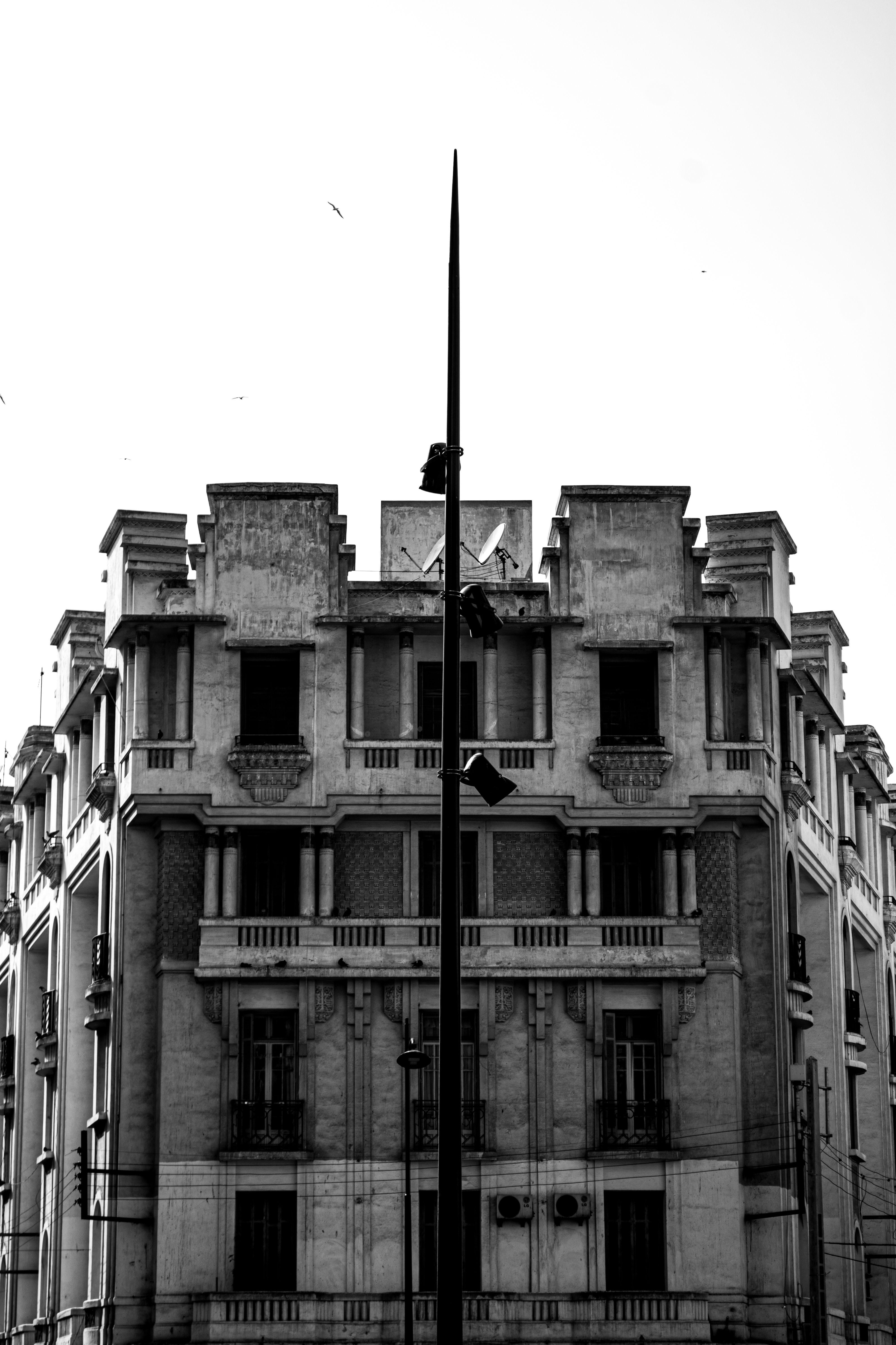 Old Residential Building · Free Stock Photo