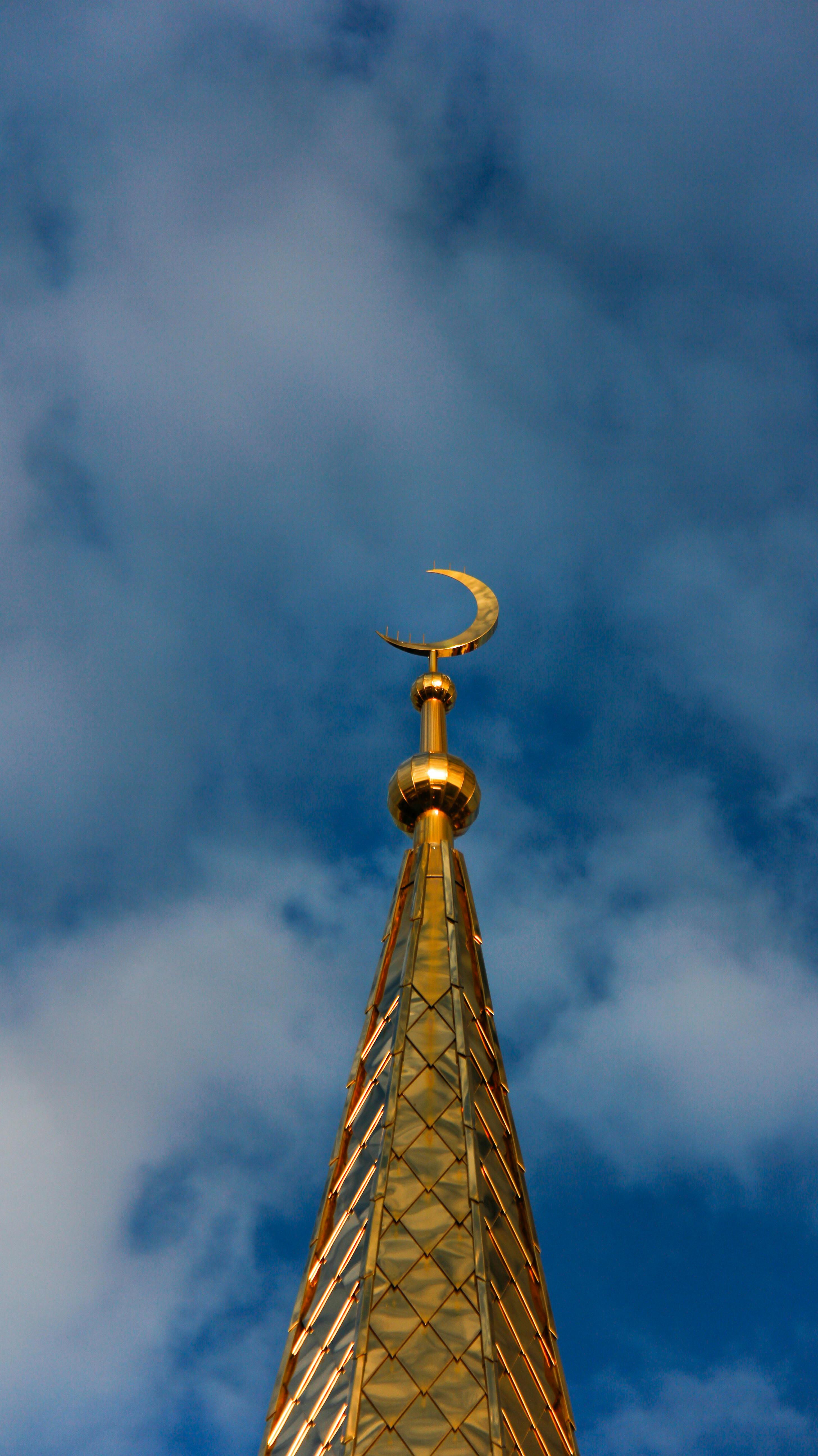 Helmet Tower with Crescent Moon at the Top · Free Stock Photo
