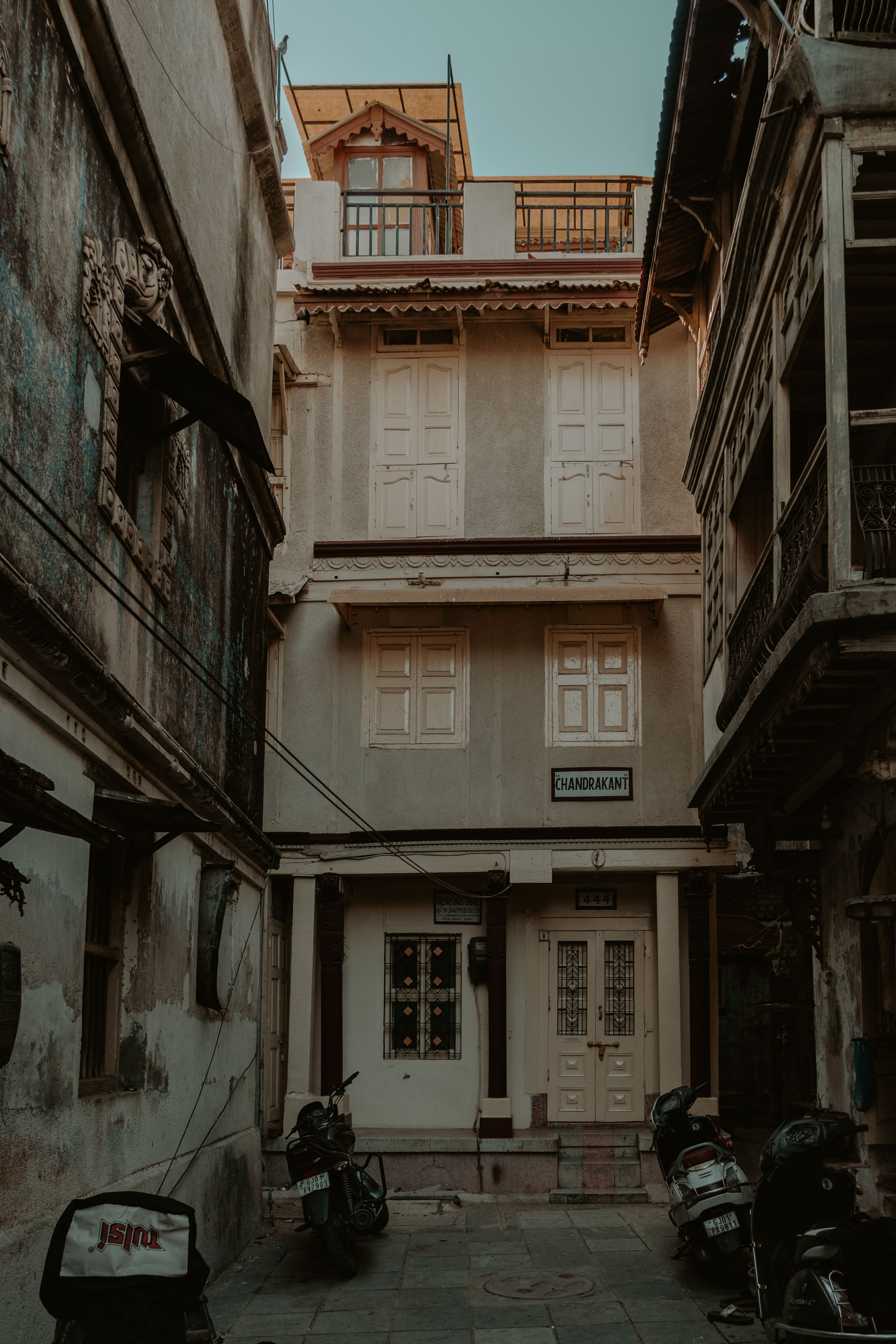 Indian Alley Photos, Download The BEST Free Indian Alley Stock Photos ...
