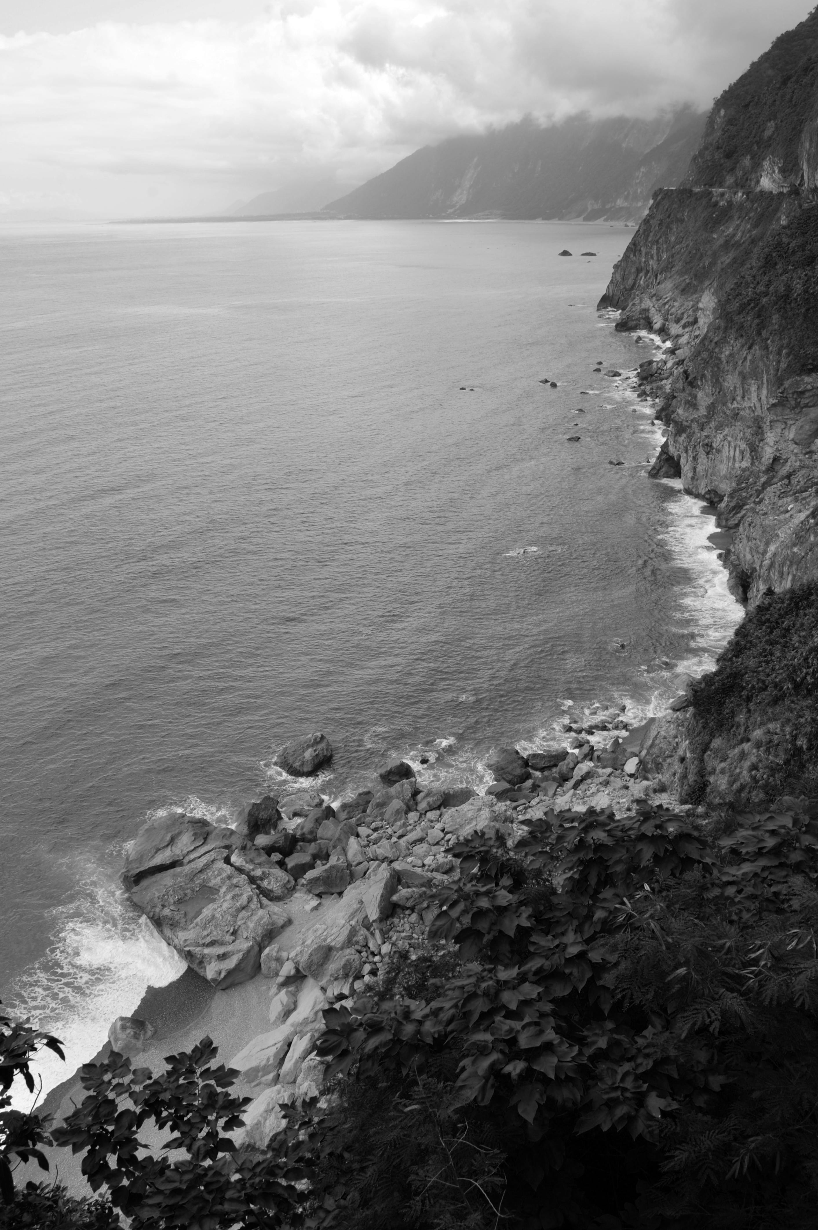 Long Cliff by Sea · Free Stock Photo