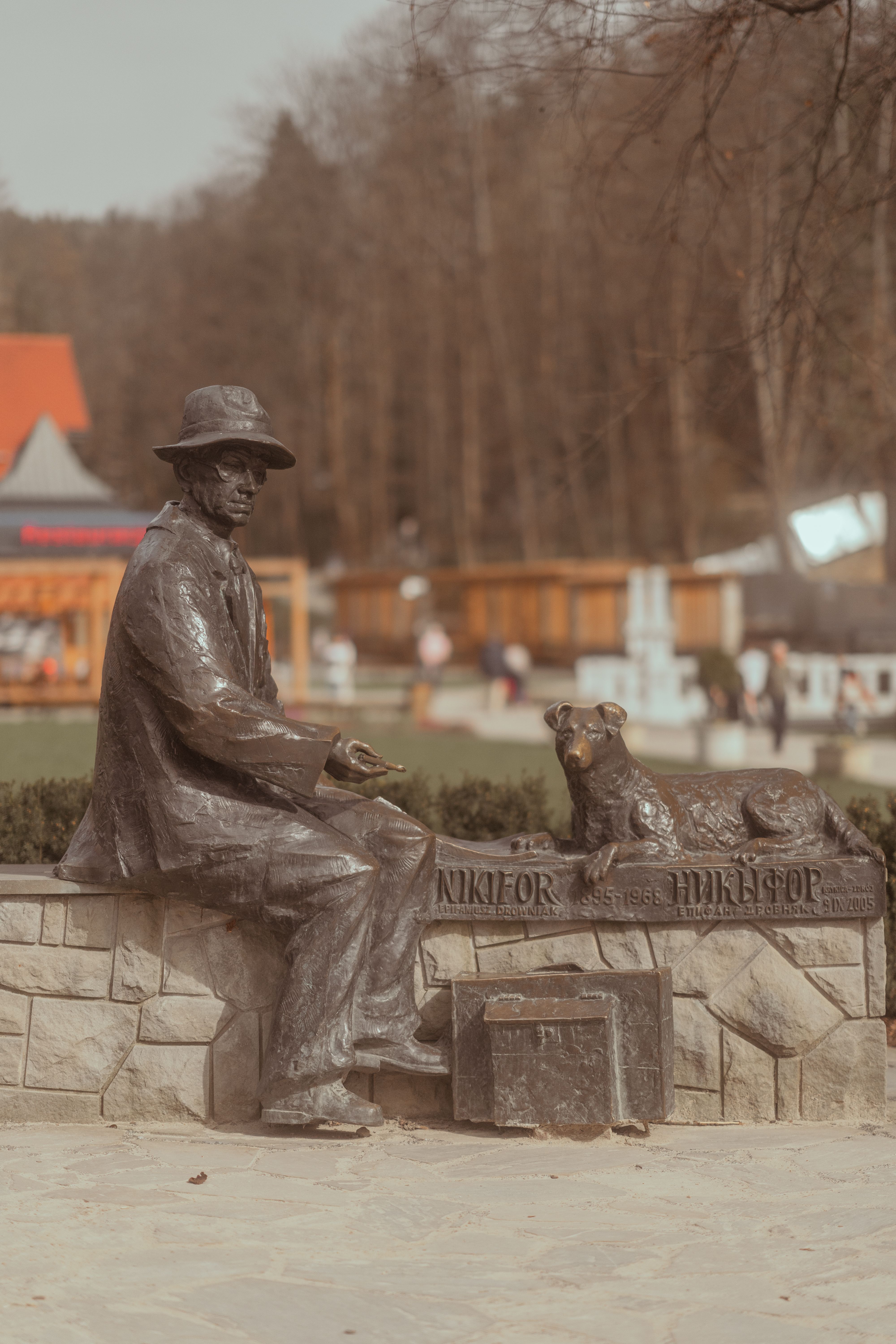 Statue of Man with Dog in Krynica-Zdroj in Poland · Free Stock Photo