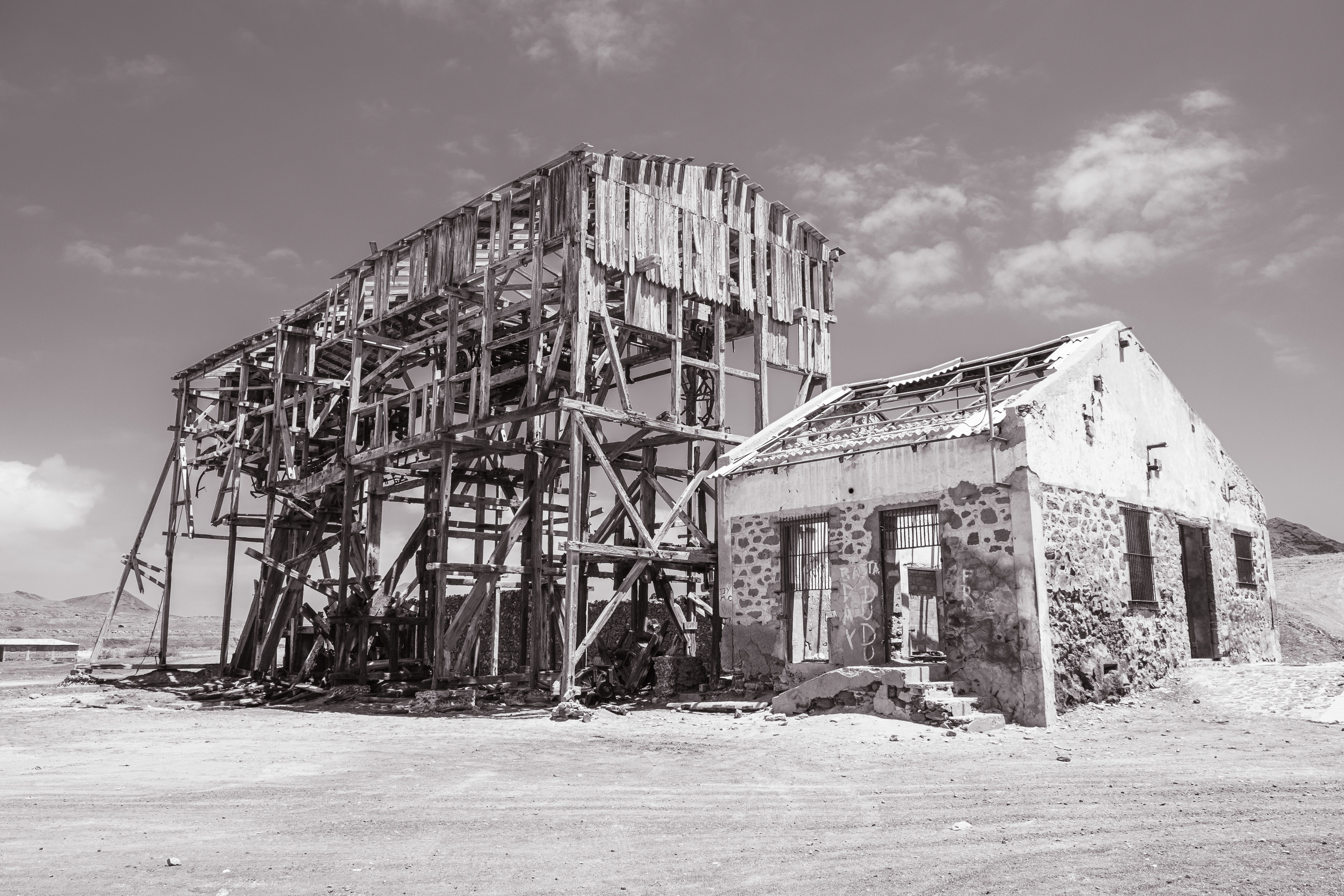 Destroyed Building in a Ghost Town · Free Stock Photo