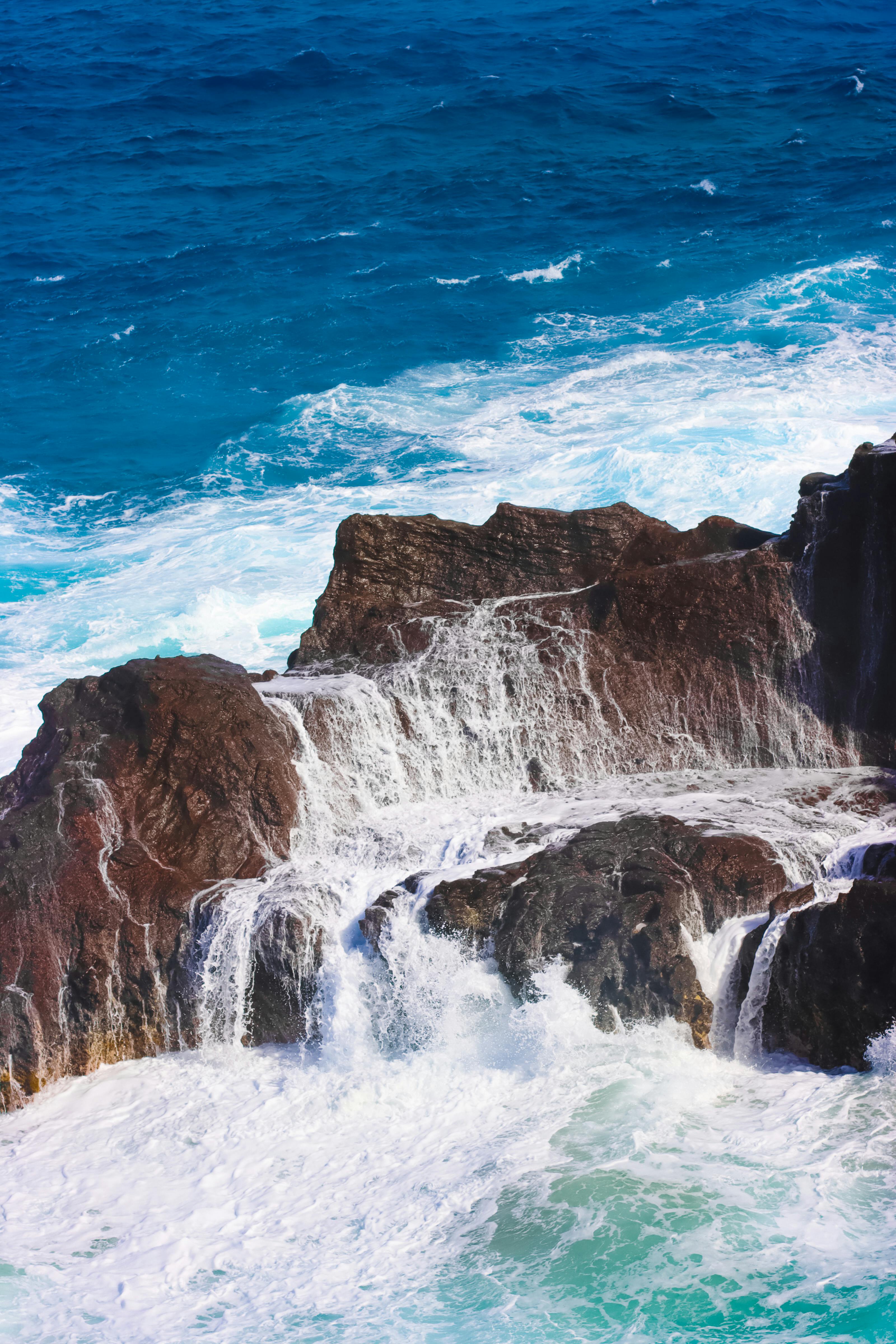 Sea Water forming Seafoams · Free Stock Photo