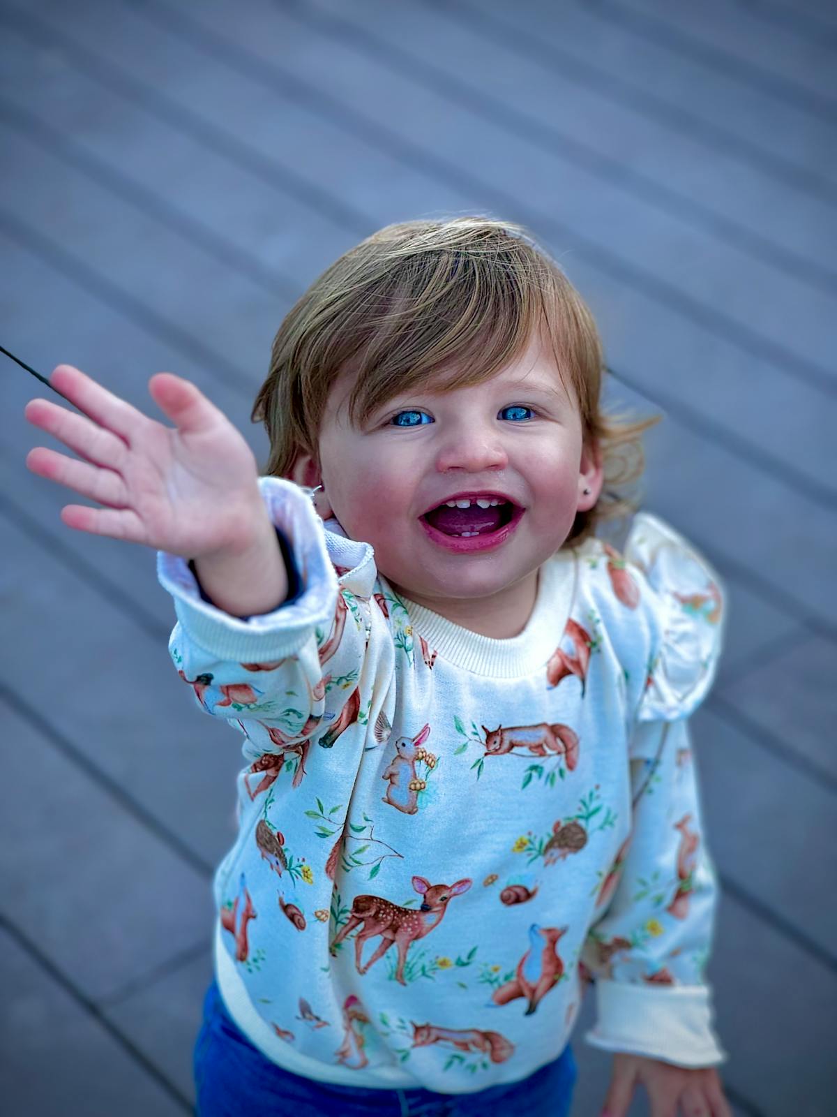 Toddler Waving Bye Photos, Download The BEST Free Toddler Waving Bye ...