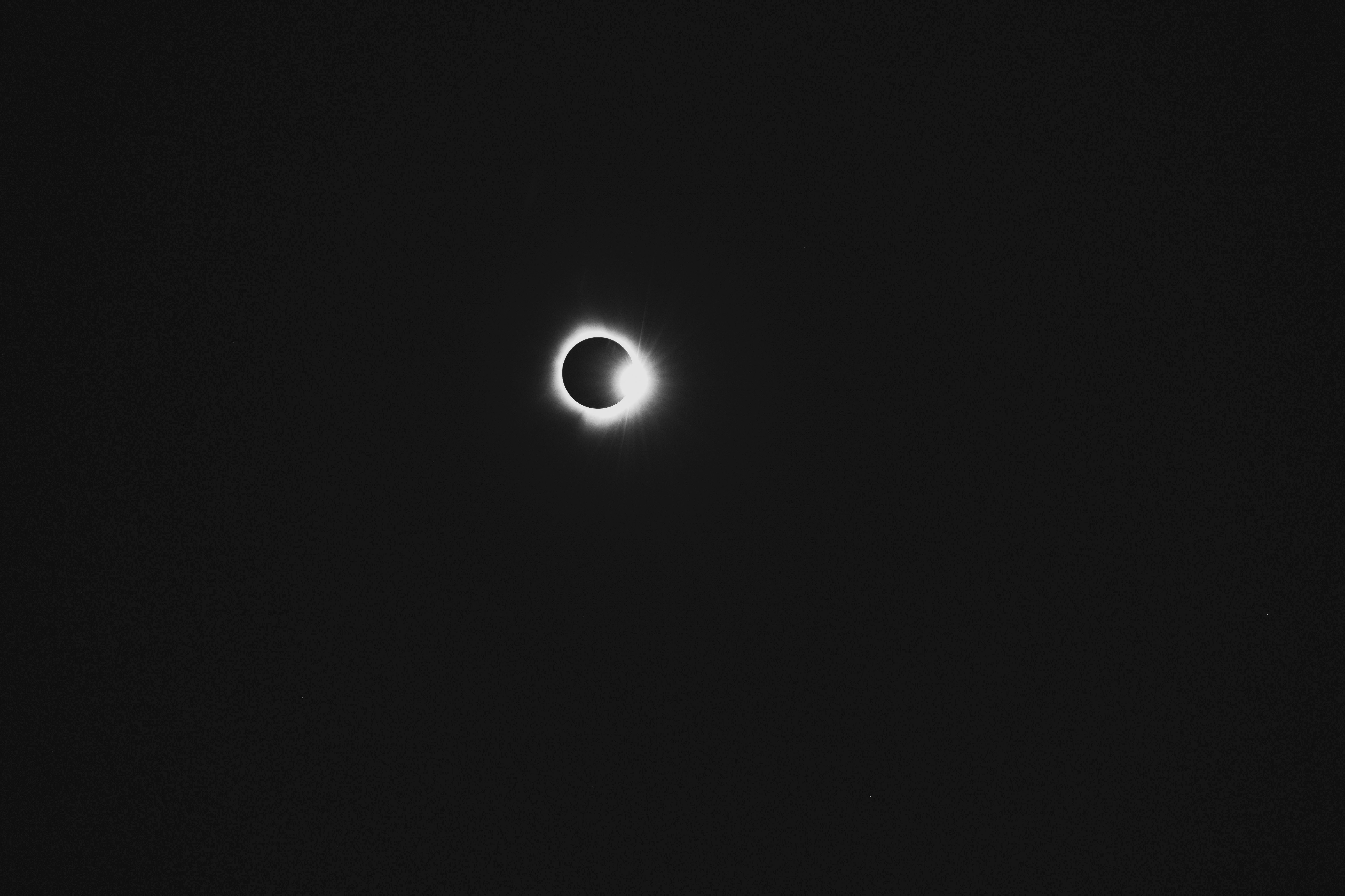 A black and white photo of the eclipse · Free Stock Photo
