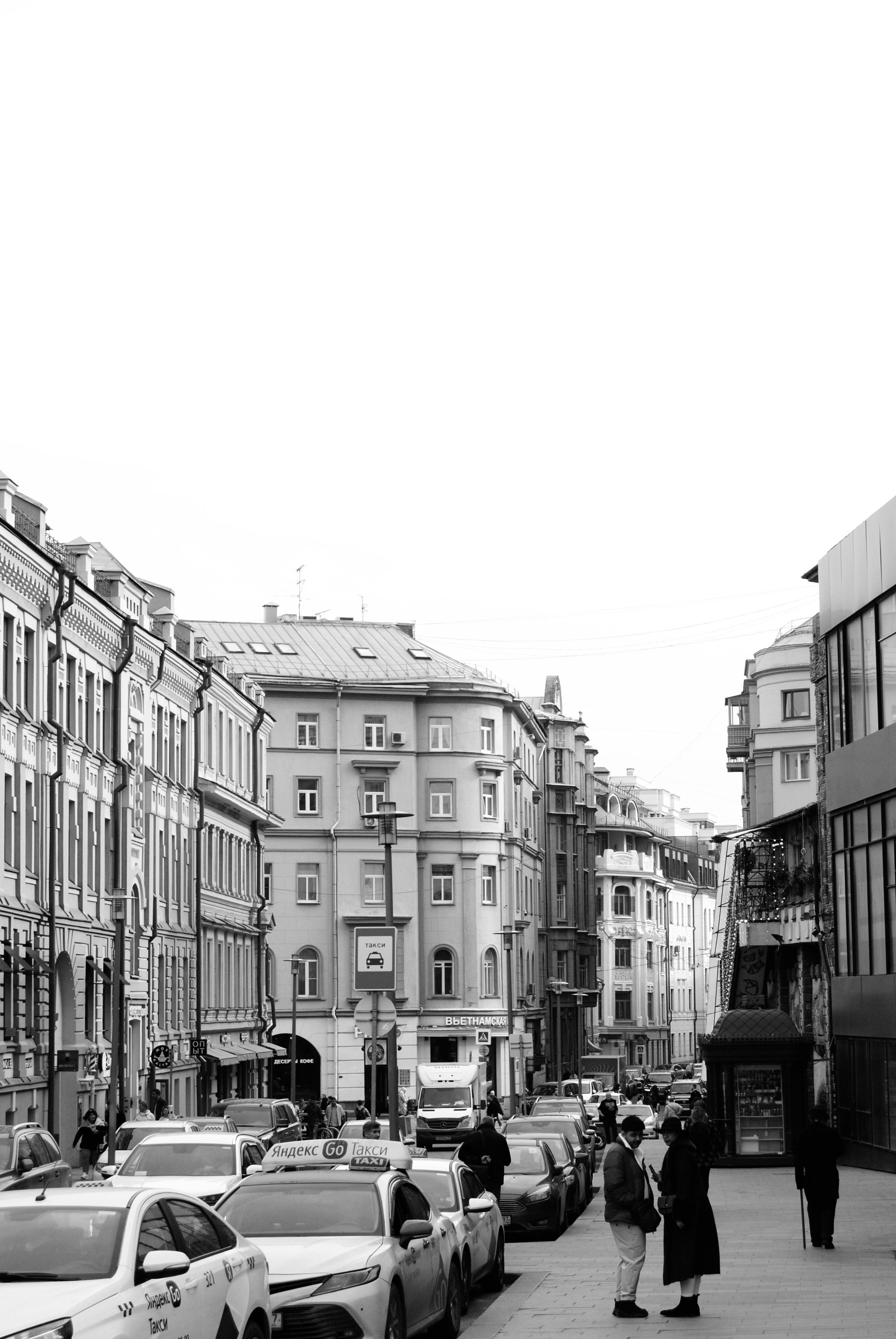 People and Cars on Street in Moscow, Russia · Free Stock Photo