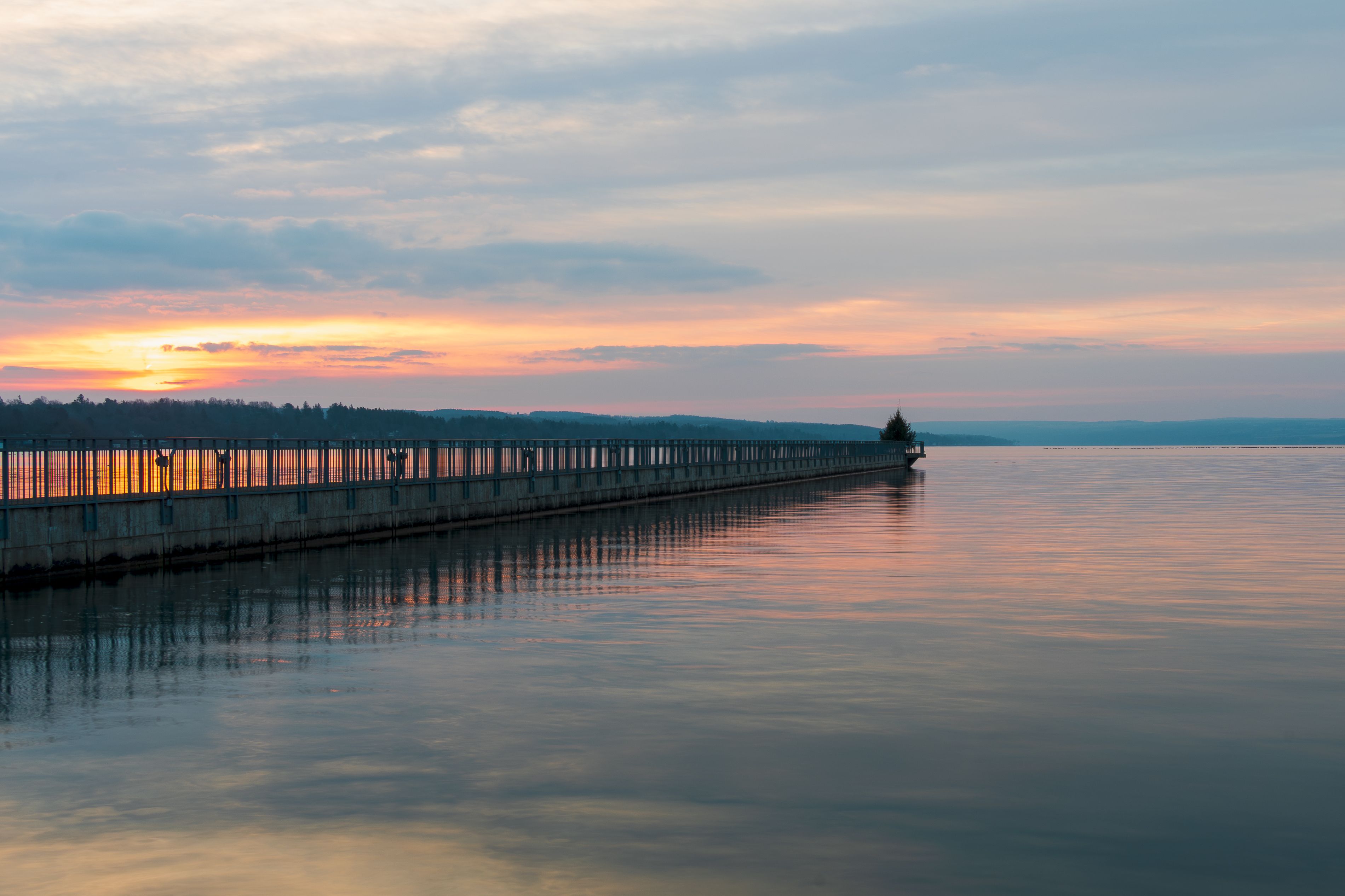 Lake at Dawn · Free Stock Photo