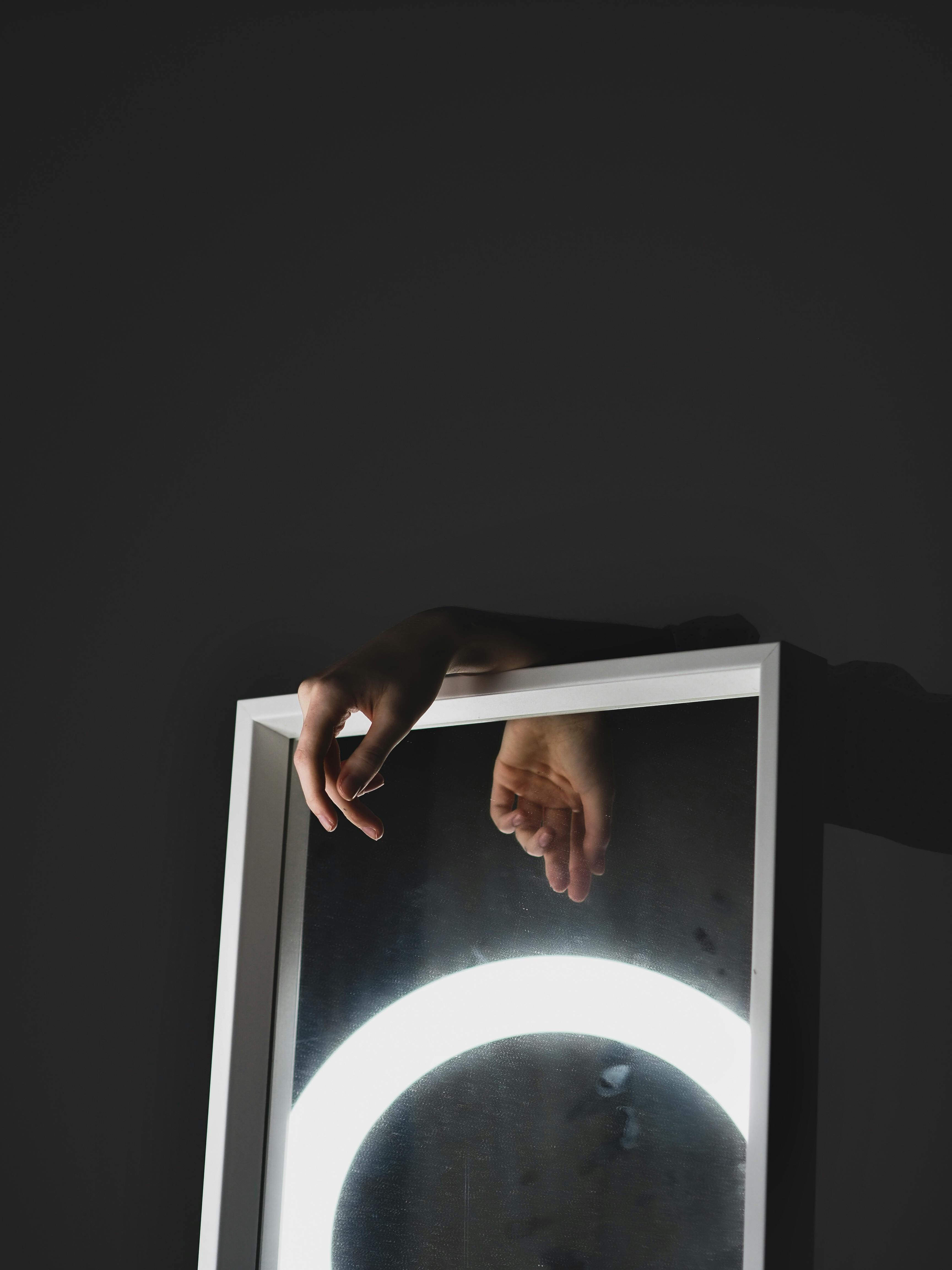 A person holding a mirror with a circle on it · Free Stock Photo
