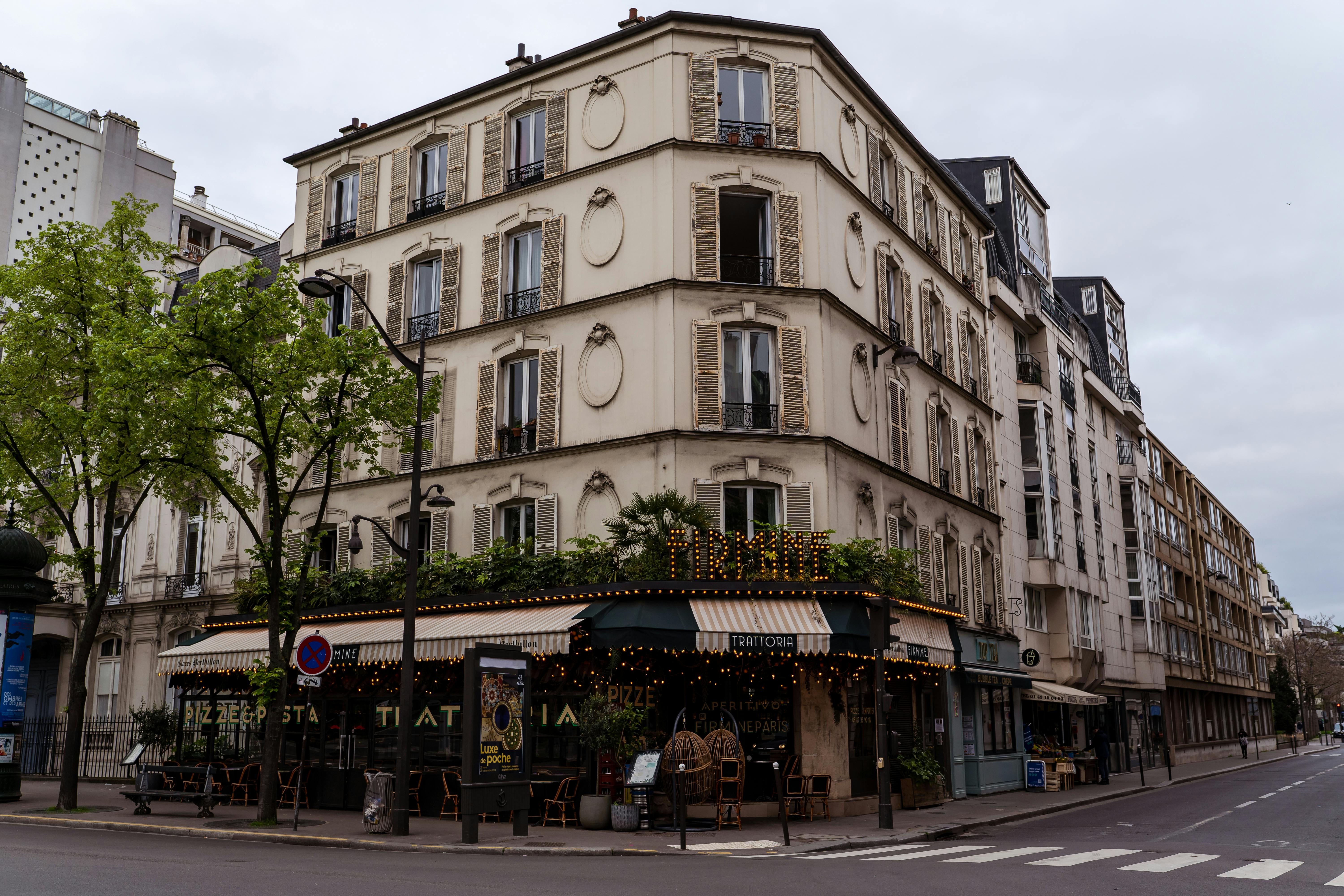 Street View of a Paris Restaurant · Free Stock Photo