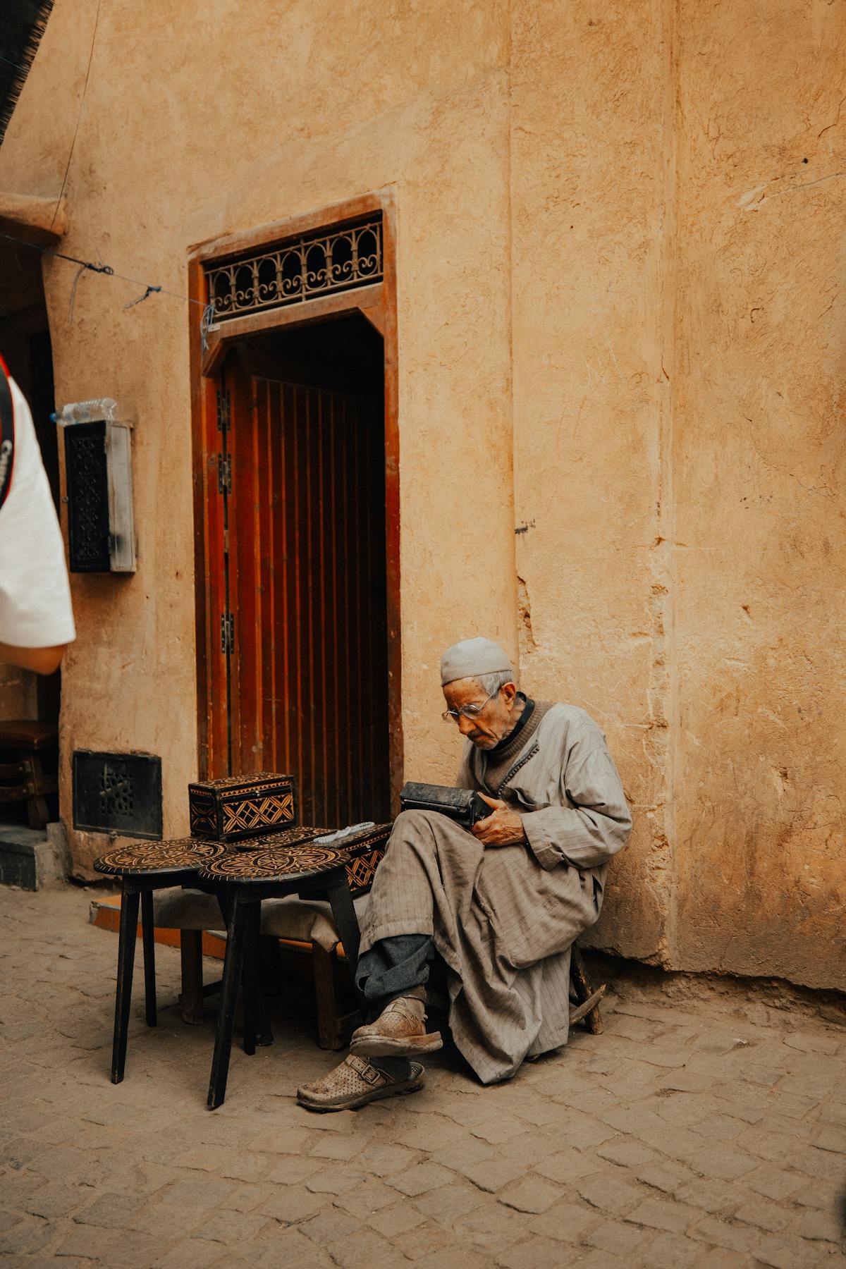 Man Sitting Photos, Download The BEST Free Man Sitting Stock Photos ...