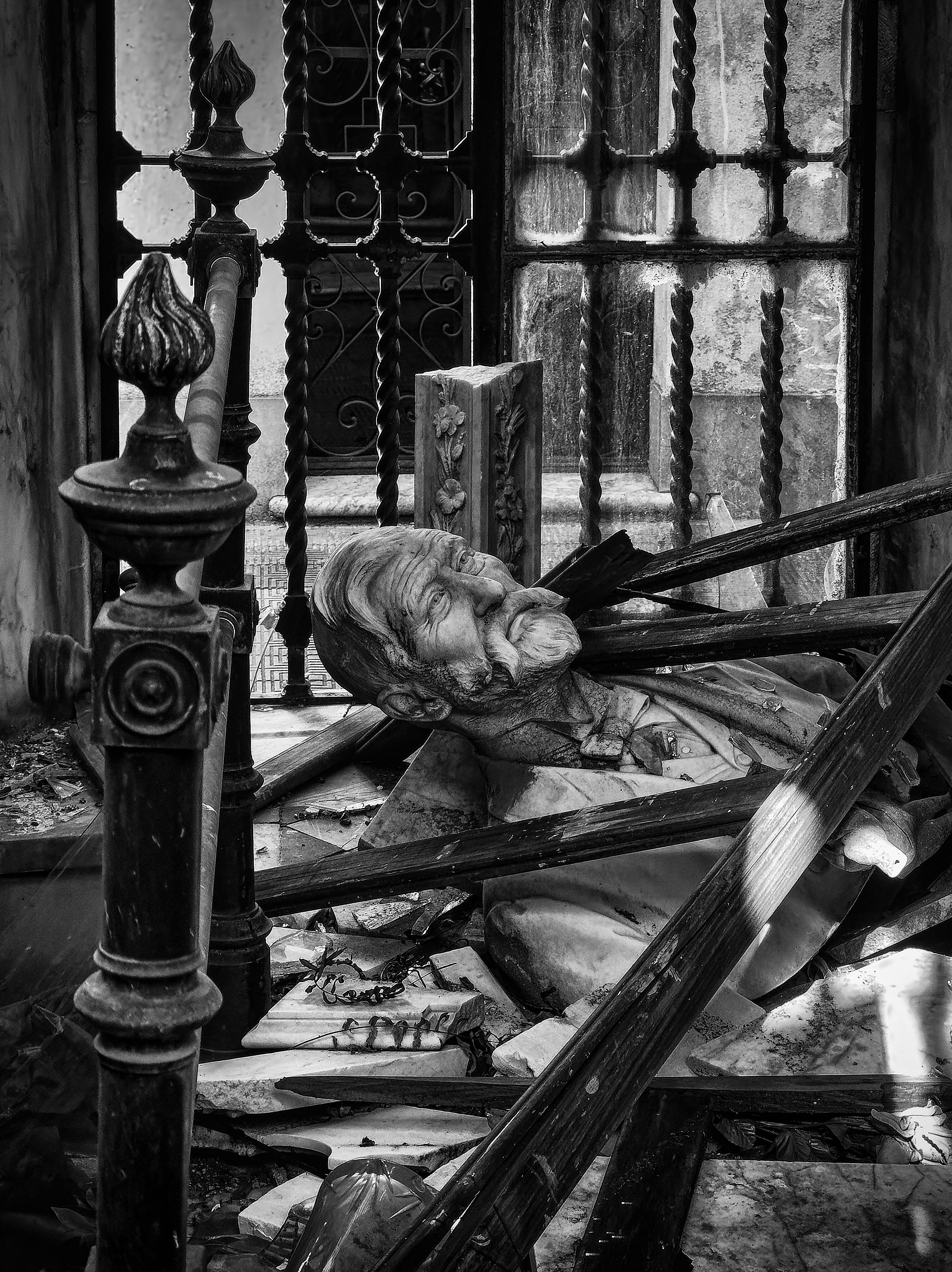 Destroyed Statue Photos, Download The BEST Free Destroyed Statue Stock ...