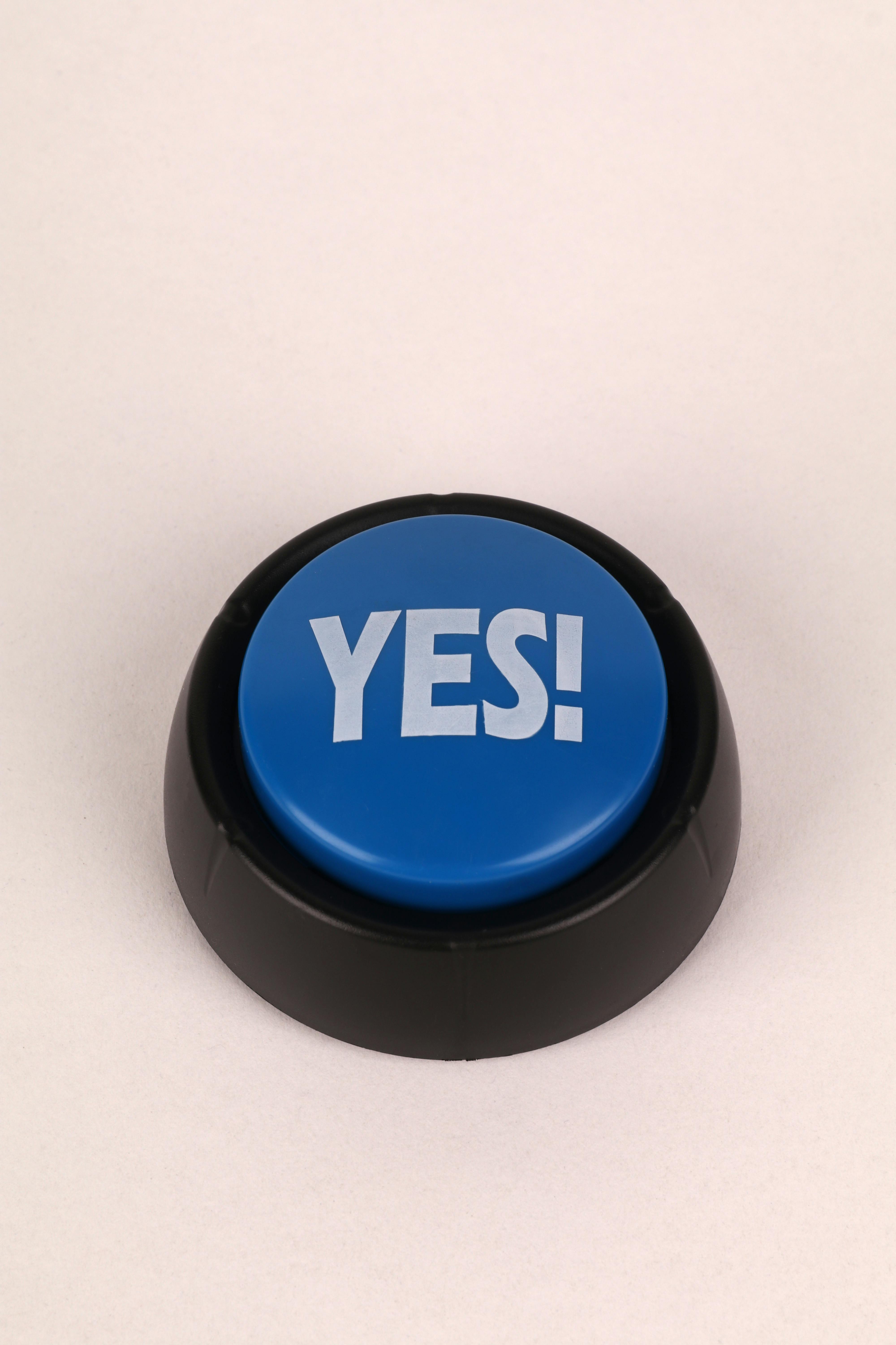 A Blue "Yes" Button and a Red "No" Button · Free Stock Photo