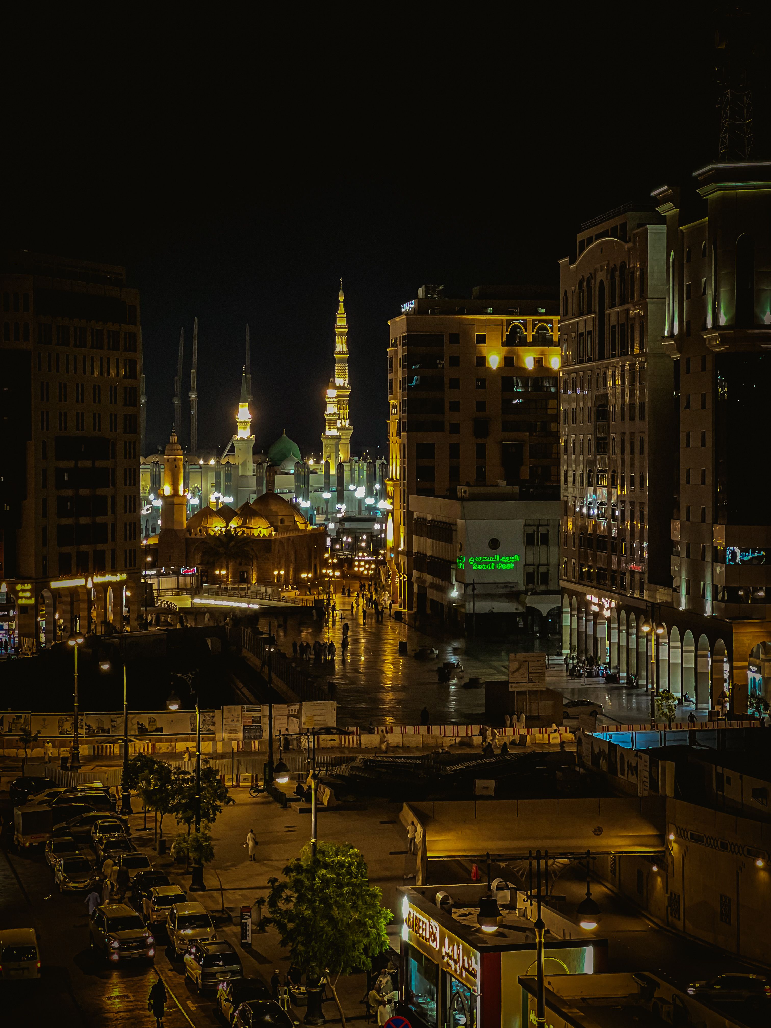 Cityscape of Medina with Prophets Mosque at Night · Free Stock Photo