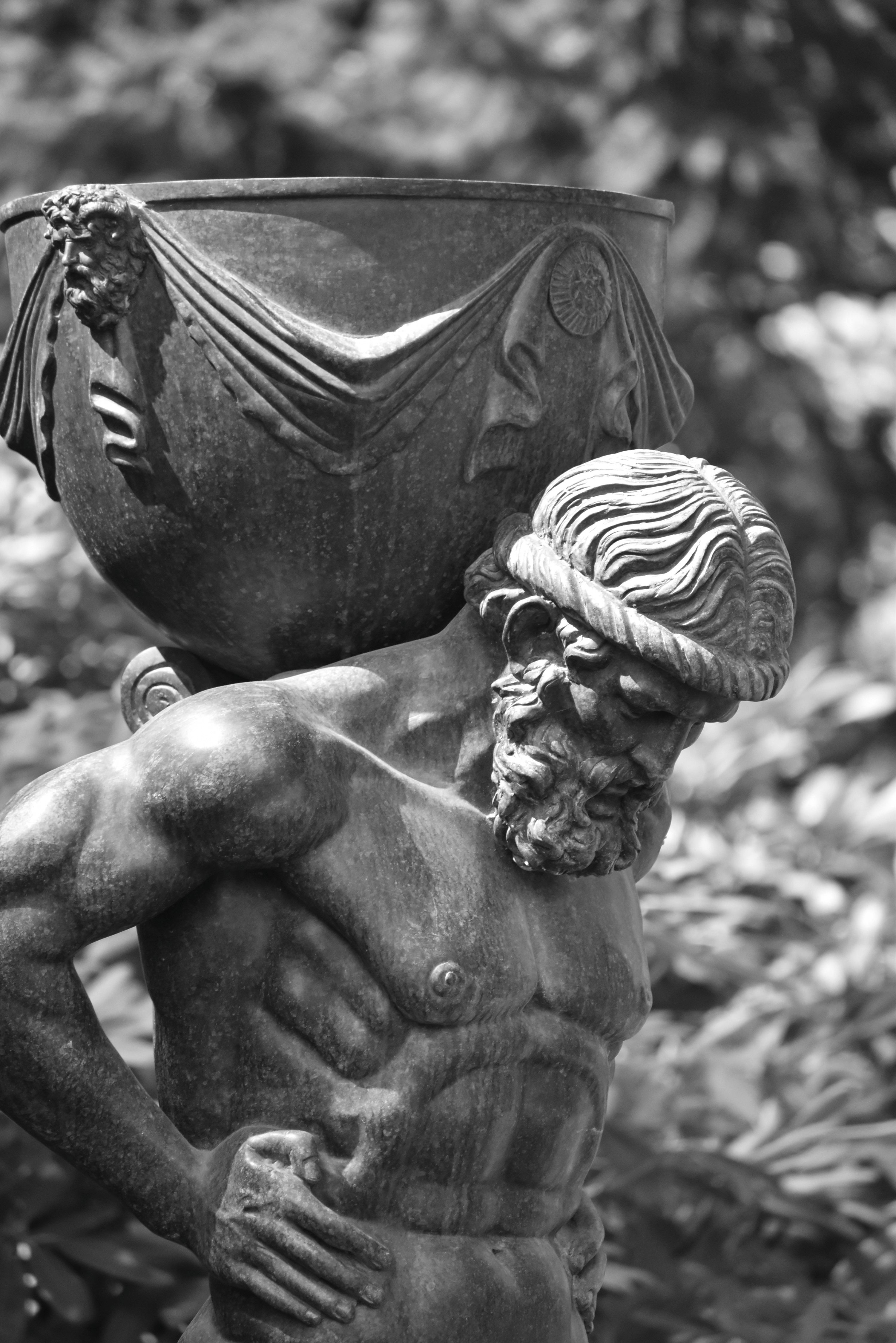 Statue of a Man Carrying a Pot · Free Stock Photo