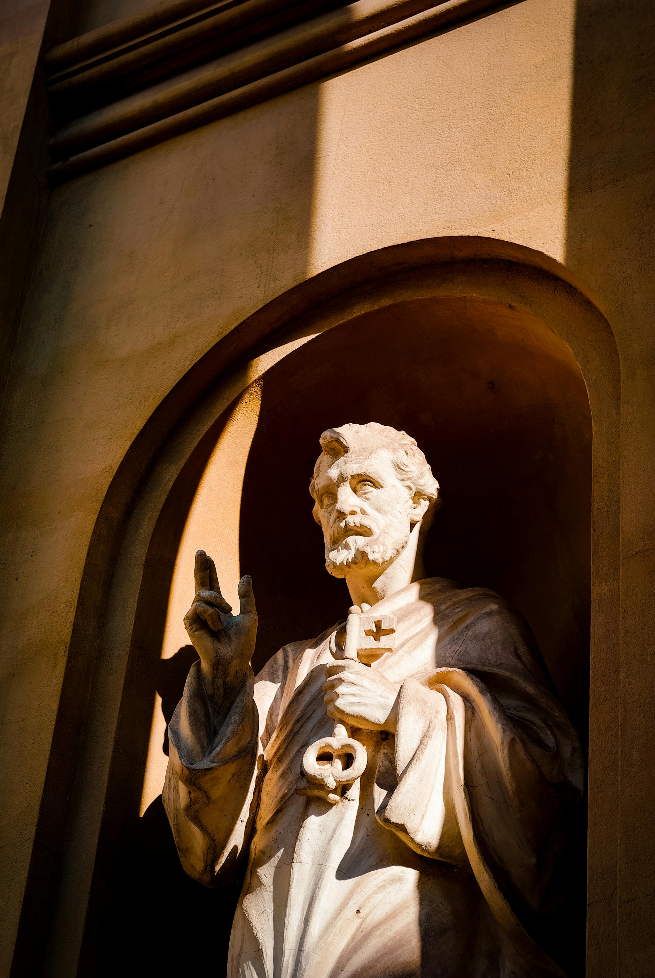 Classic Statue in Shadow · Free Stock Photo