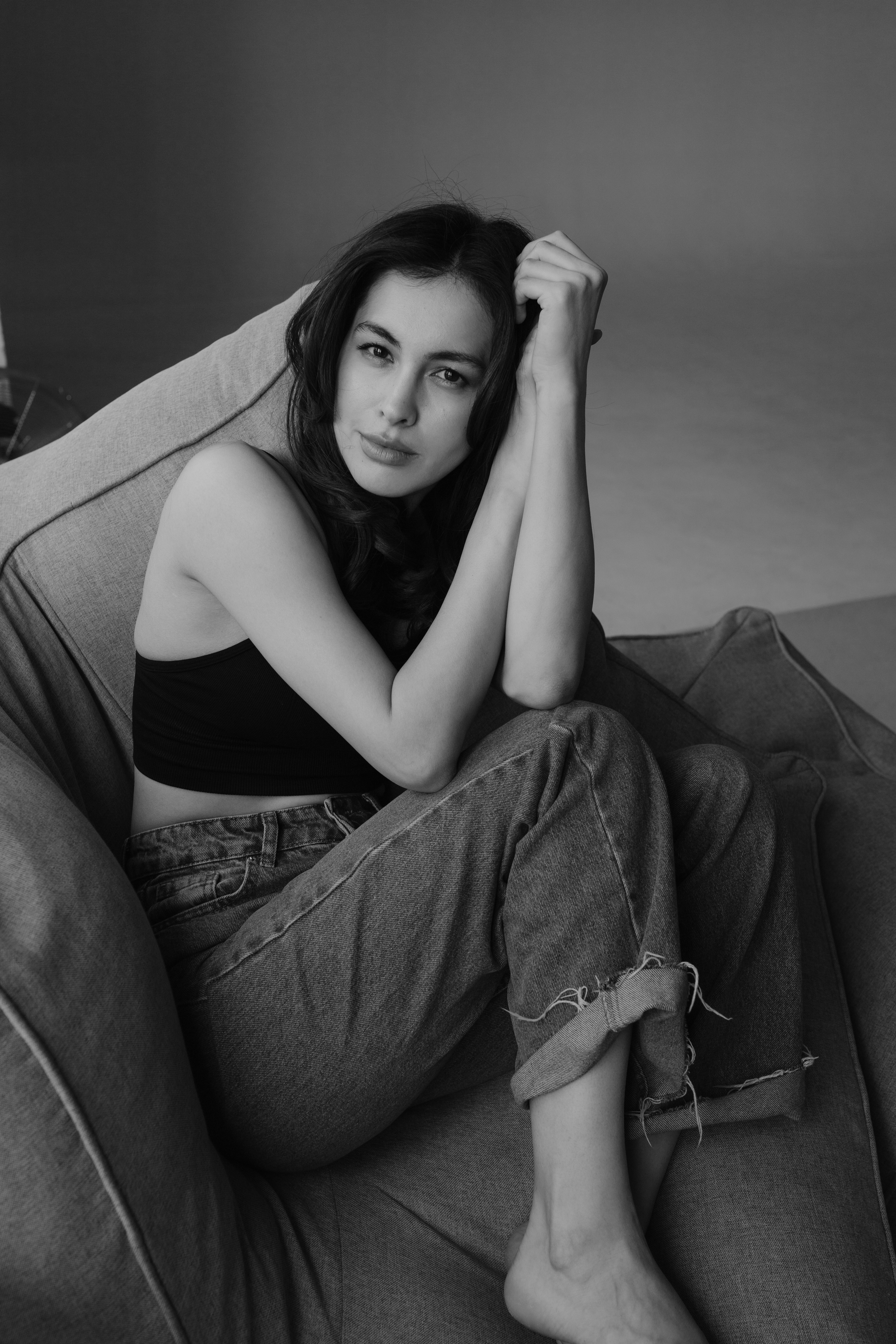Woman Sitting in Black and White · Free Stock Photo