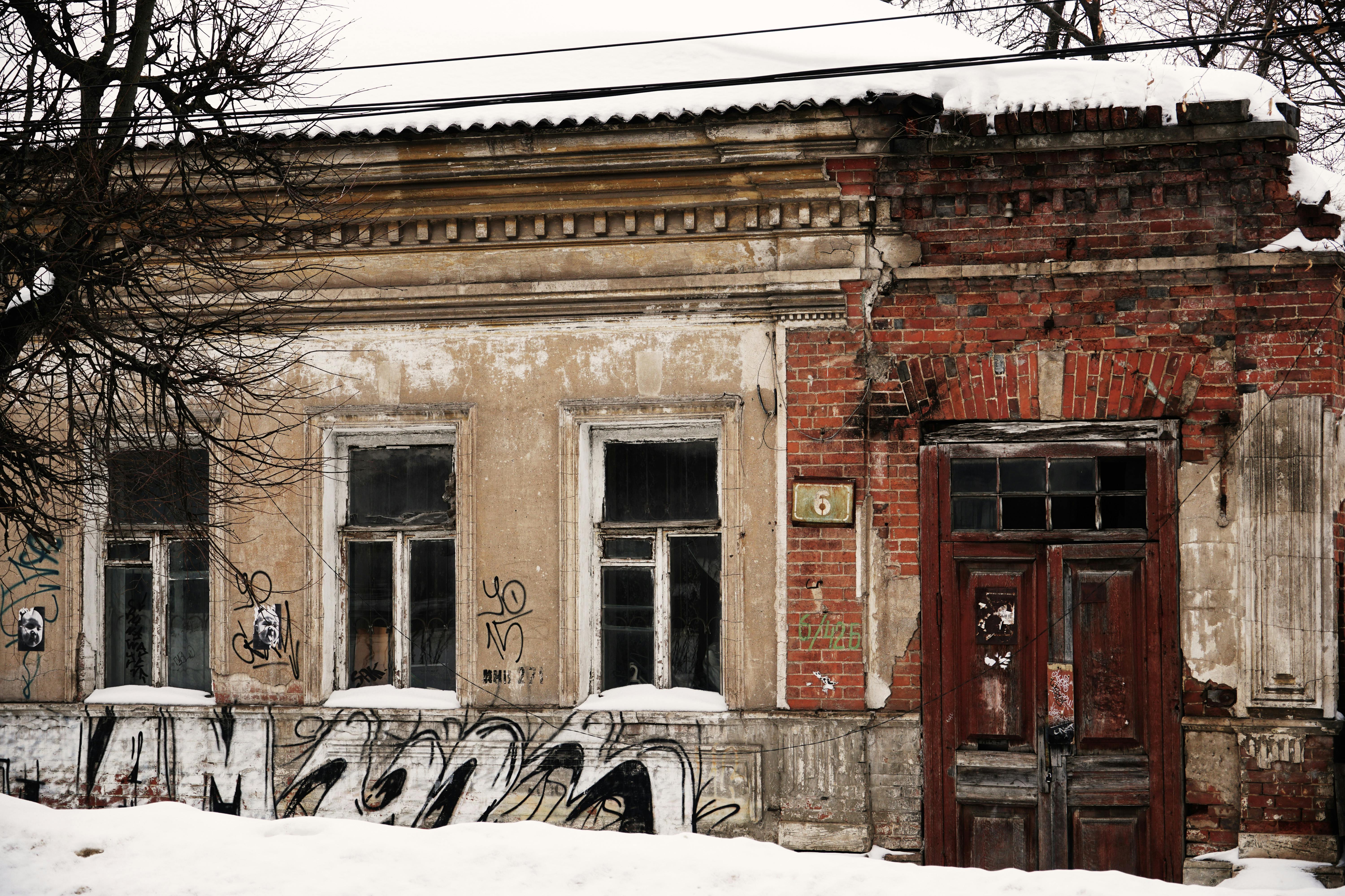 Weathered Building in the Snow · Free Stock Photo
