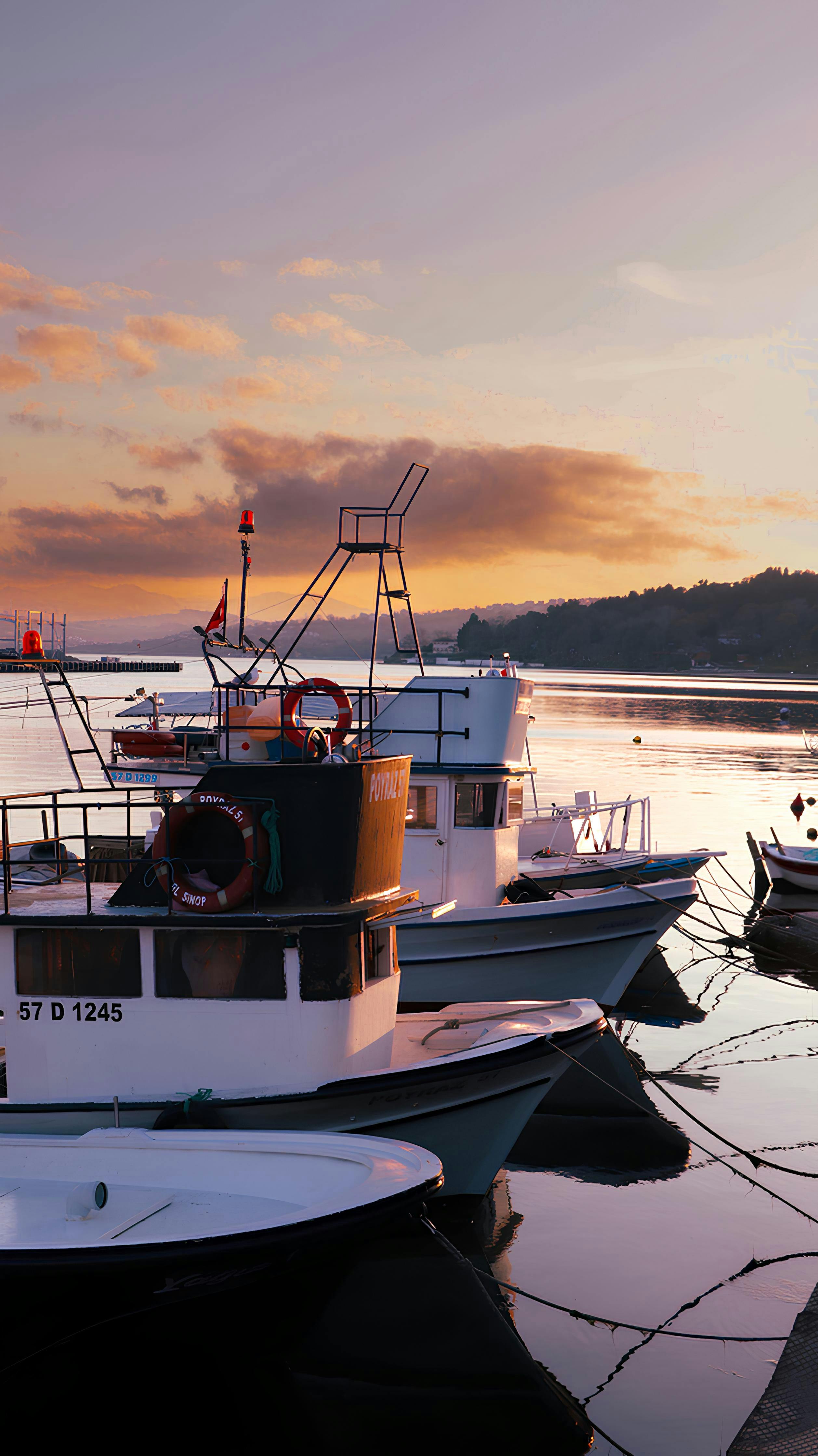 A boat docked at a dock at sunset · Free Stock Photo