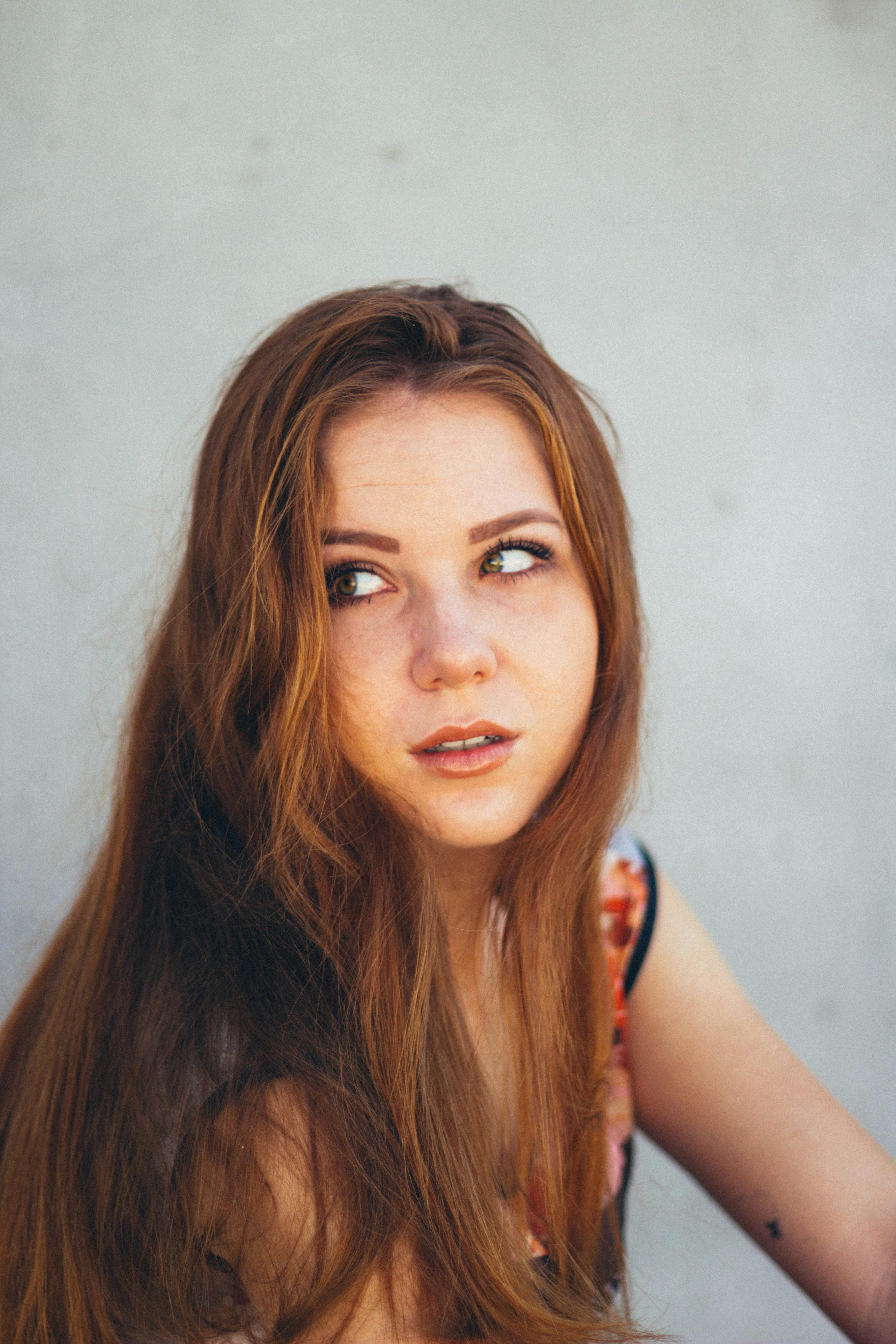 Woman Looking At Her Right · Free Stock Photo