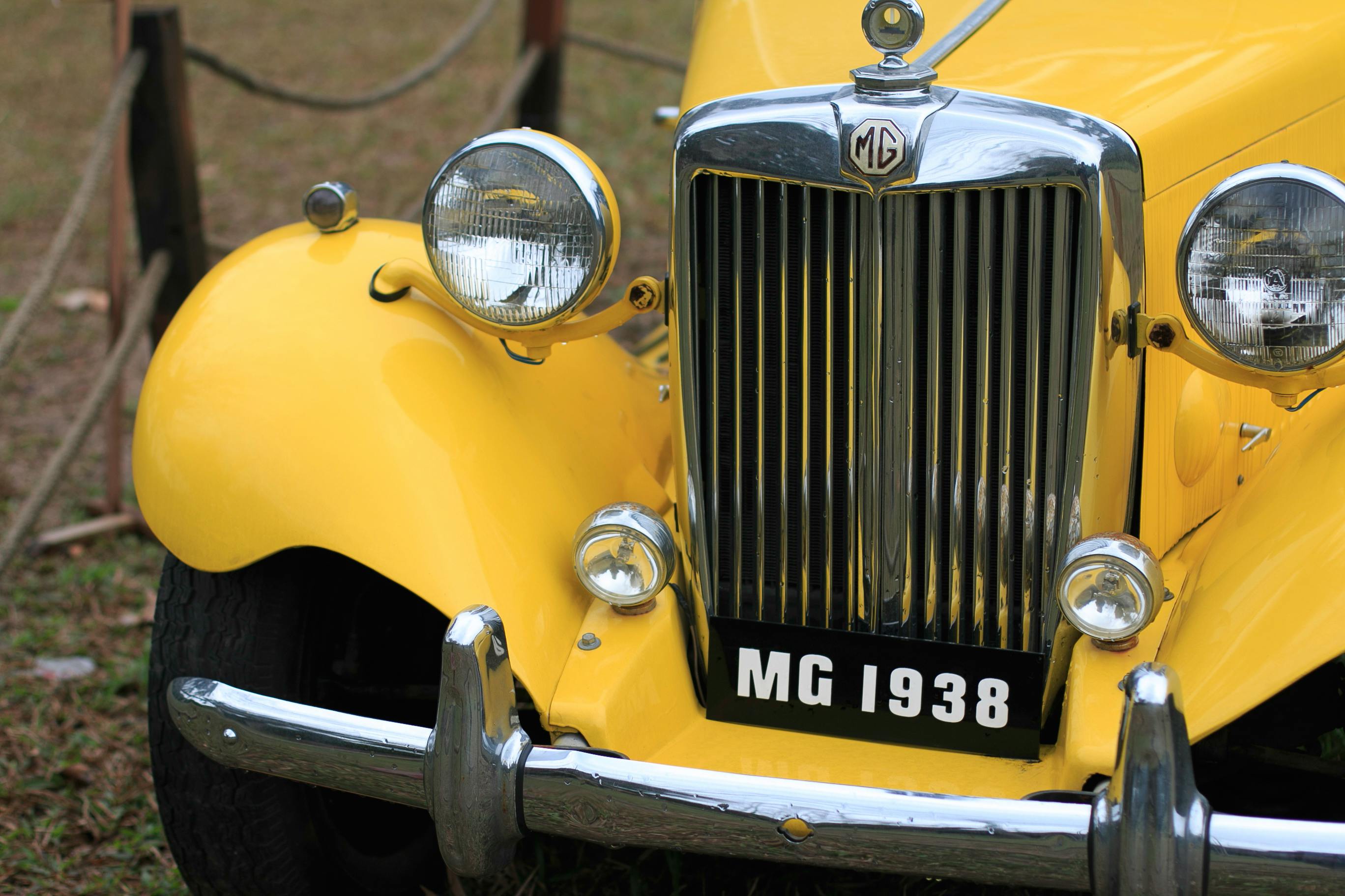 Close-up of the Front Grill of a Yellow MG · Free Stock Photo