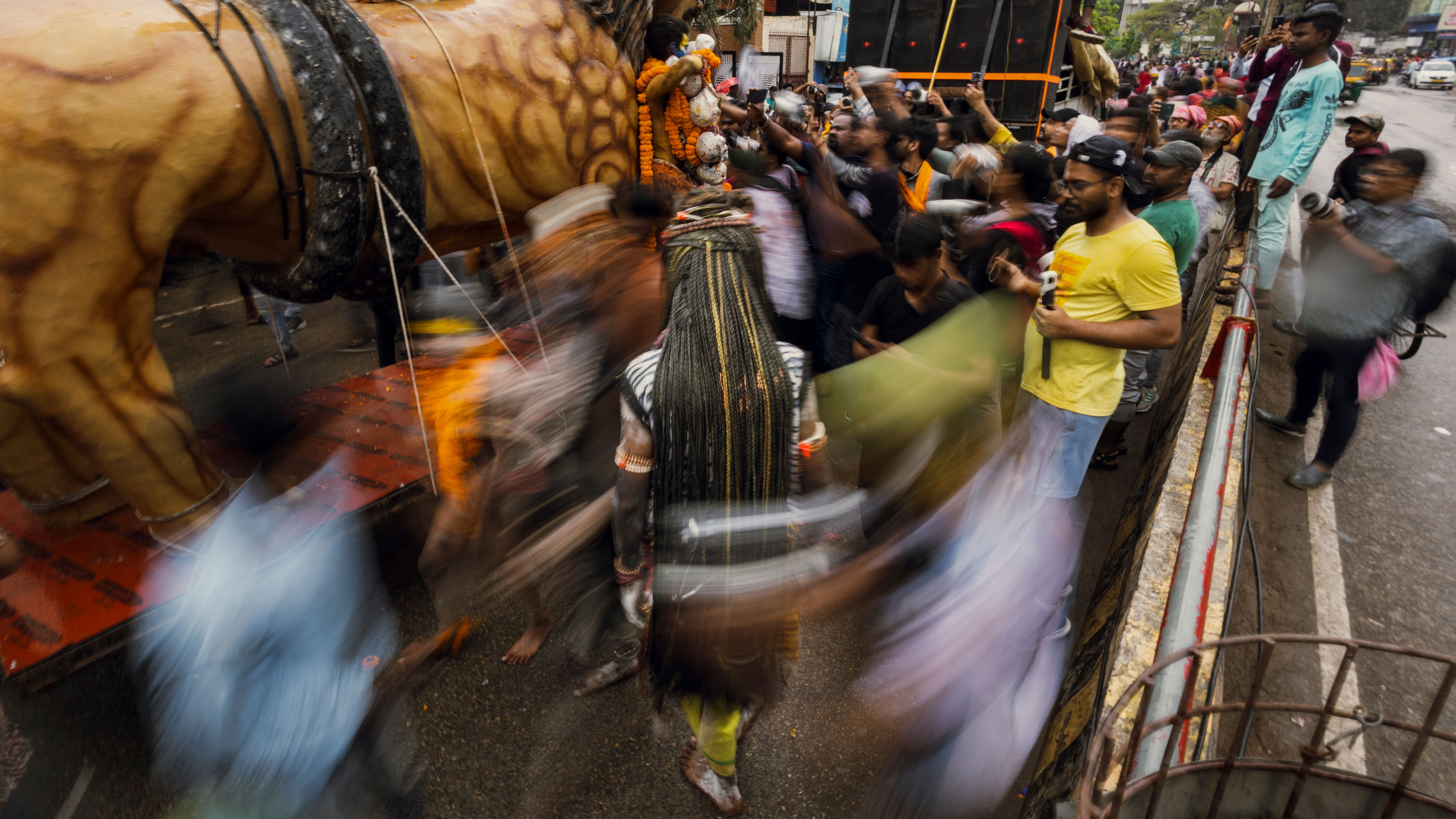 Motion on Crowded Street · Free Stock Photo