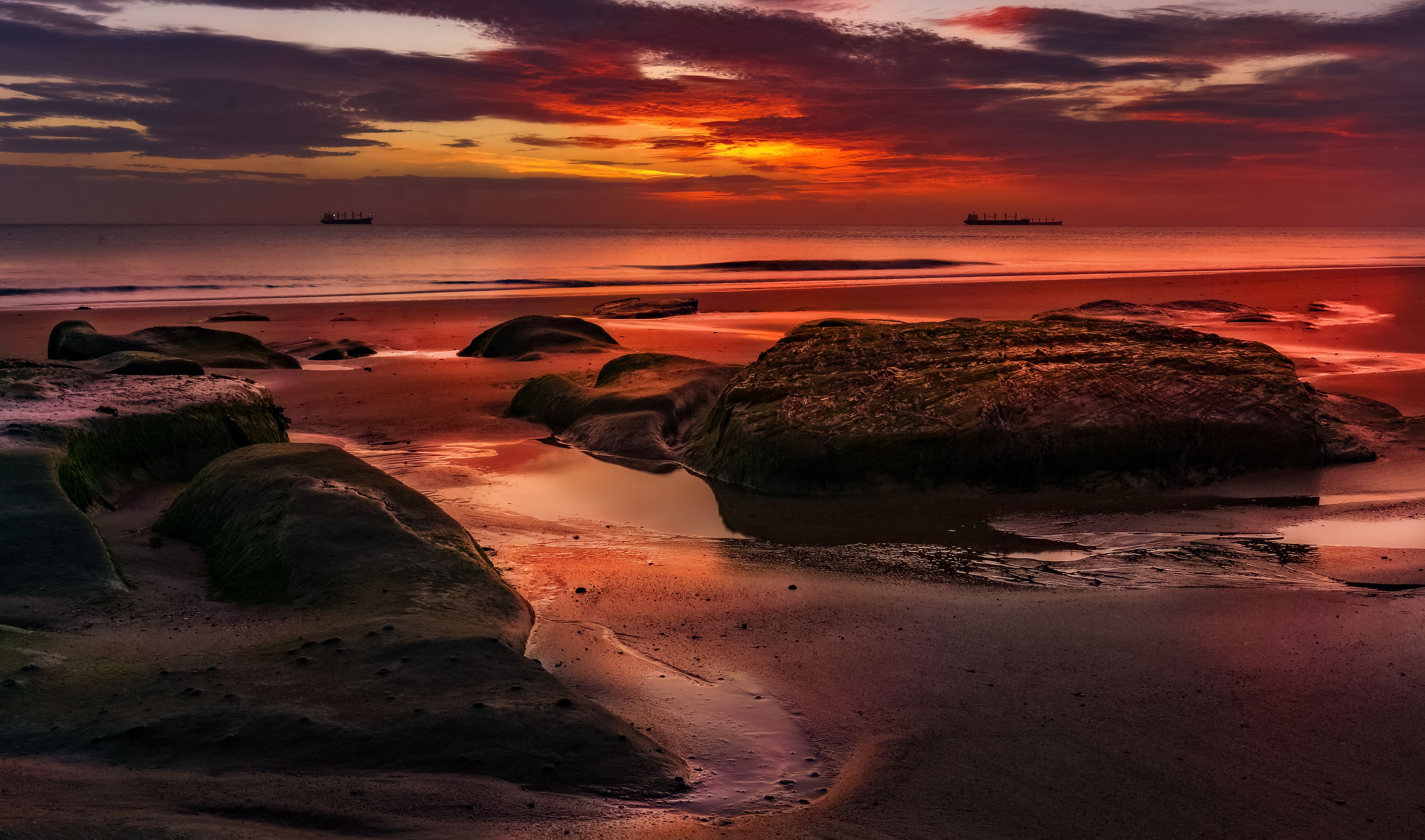 Red Sky Above the Seascape · Free Stock Photo