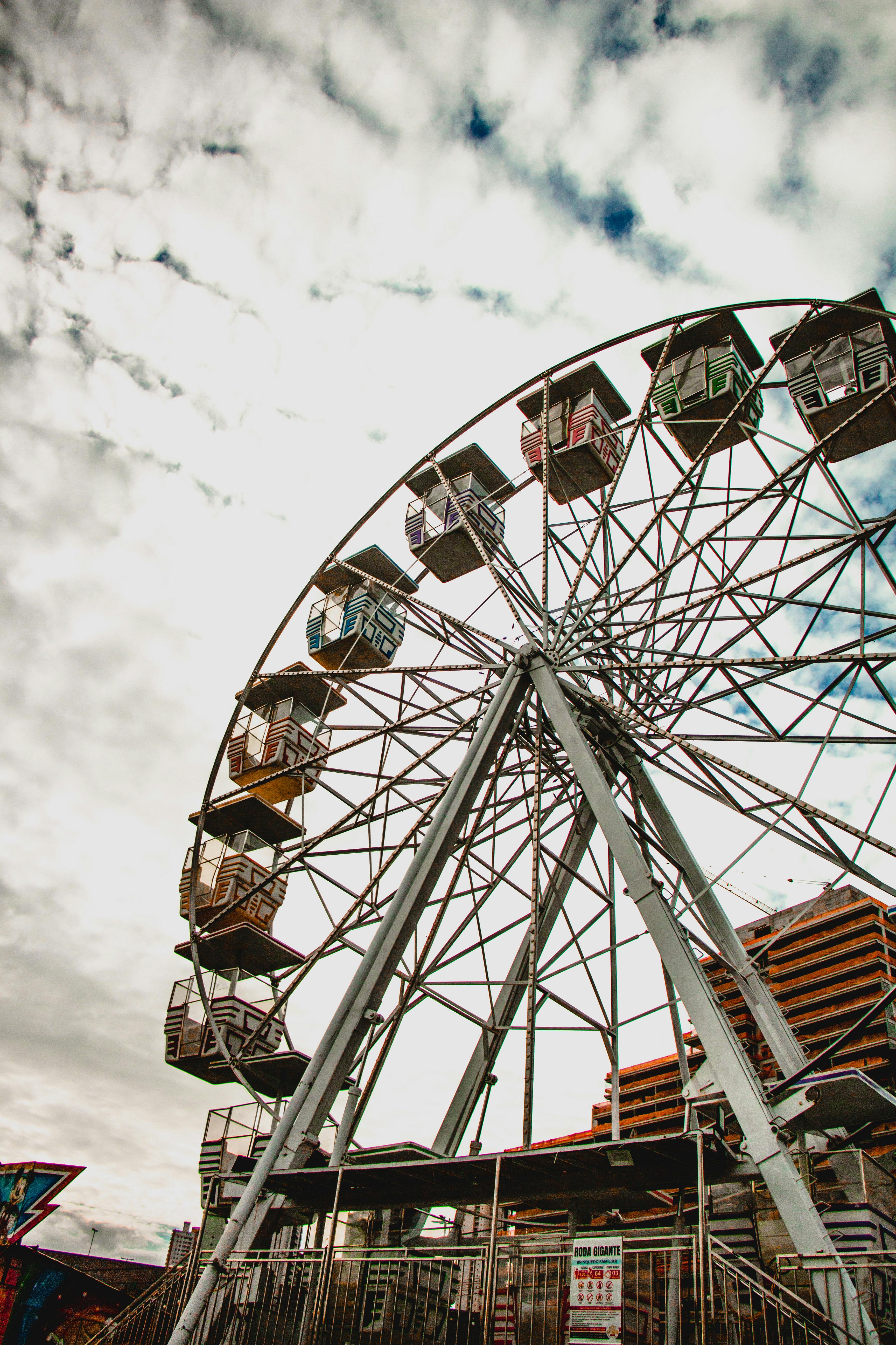 Cloud over Ferris Wheel · Free Stock Photo