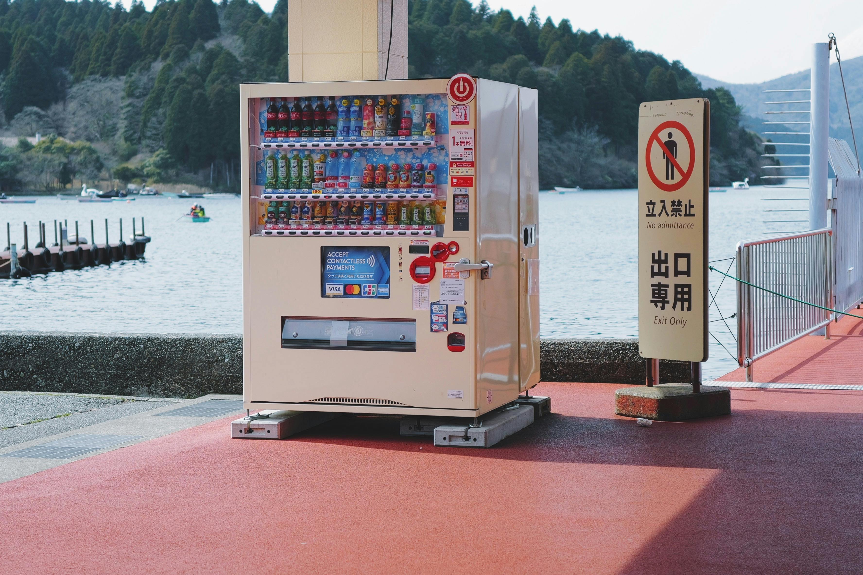 Vending Machine on Lakeshore · Free Stock Photo