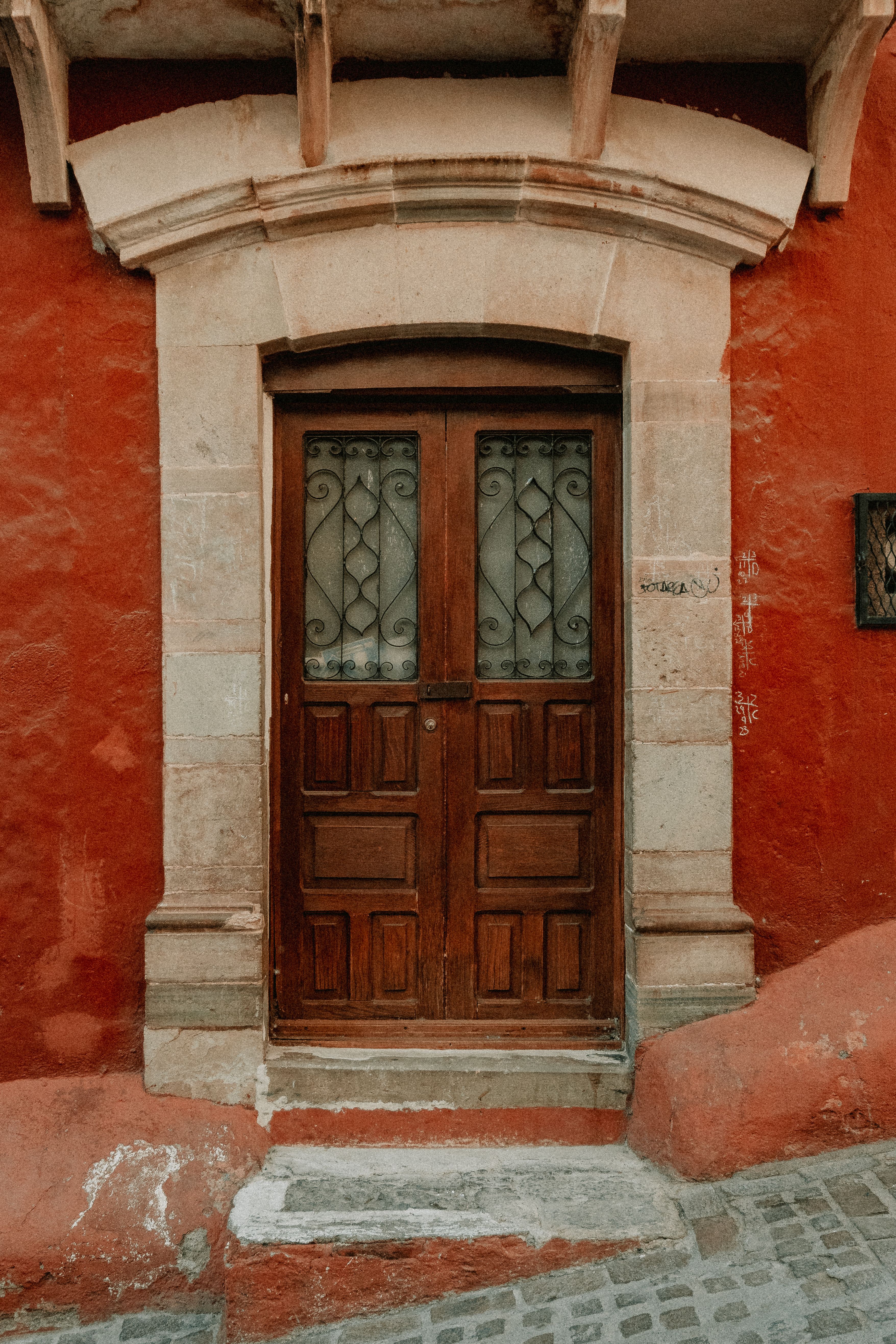 Puerta Colonial Color Café de Madera de Guanajuato, México · Free Stock ...
