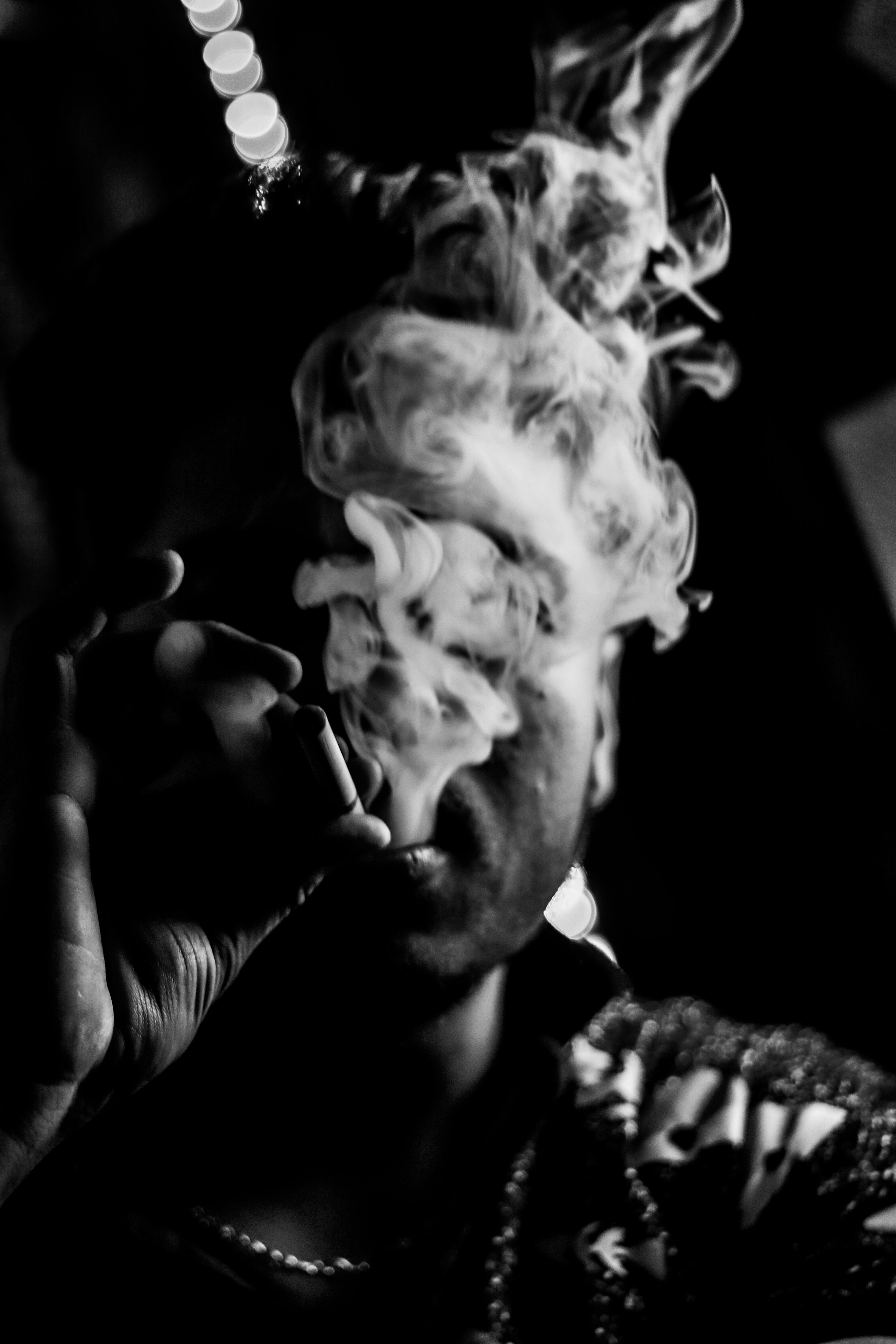 100+ Great Smoking Photos · Pexels · Free Stock Photos